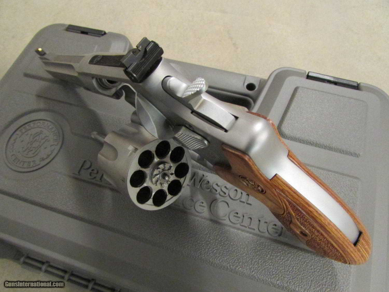 Smith & Wesson Performance Center Model 627 8-Shot .357 Magnum Smith & Wesson Performance Center Model 627 8-Shot .357 Magnum