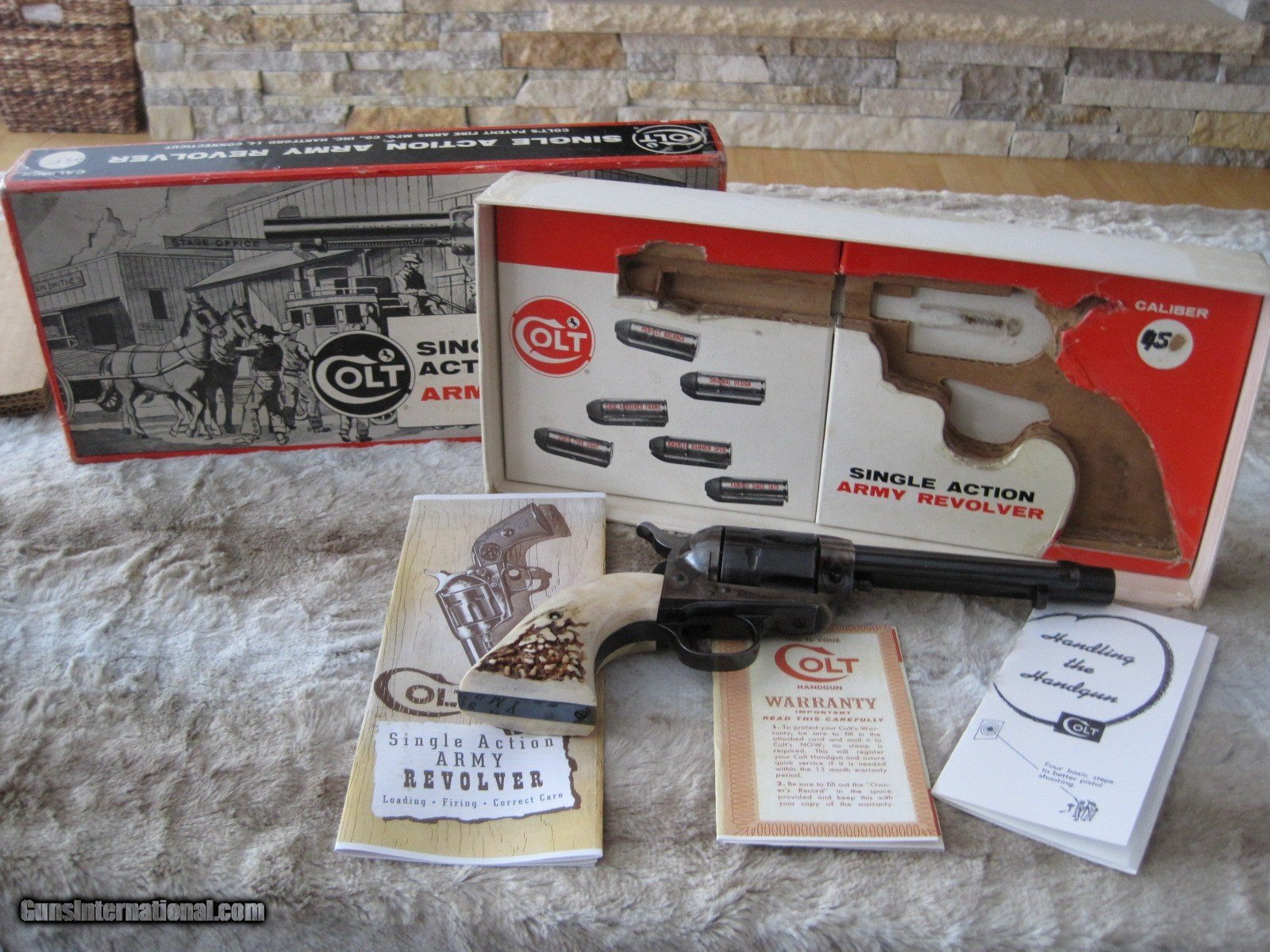 Colt Single Action Army 5 1/2 45 LC with Stagecoach Box