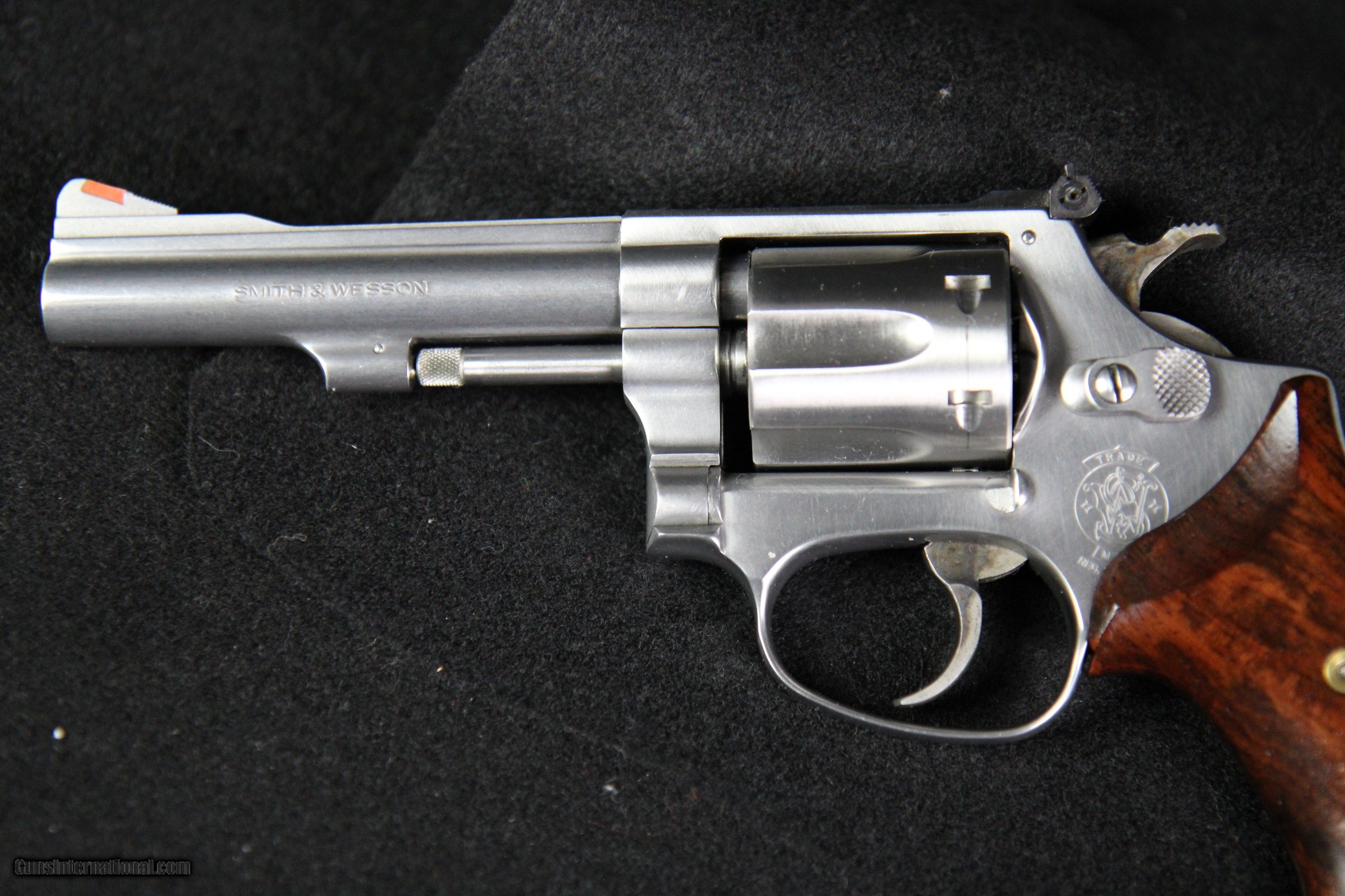 Smith & Wesson Model 651-1 " Kit Gun " 22 Magnum