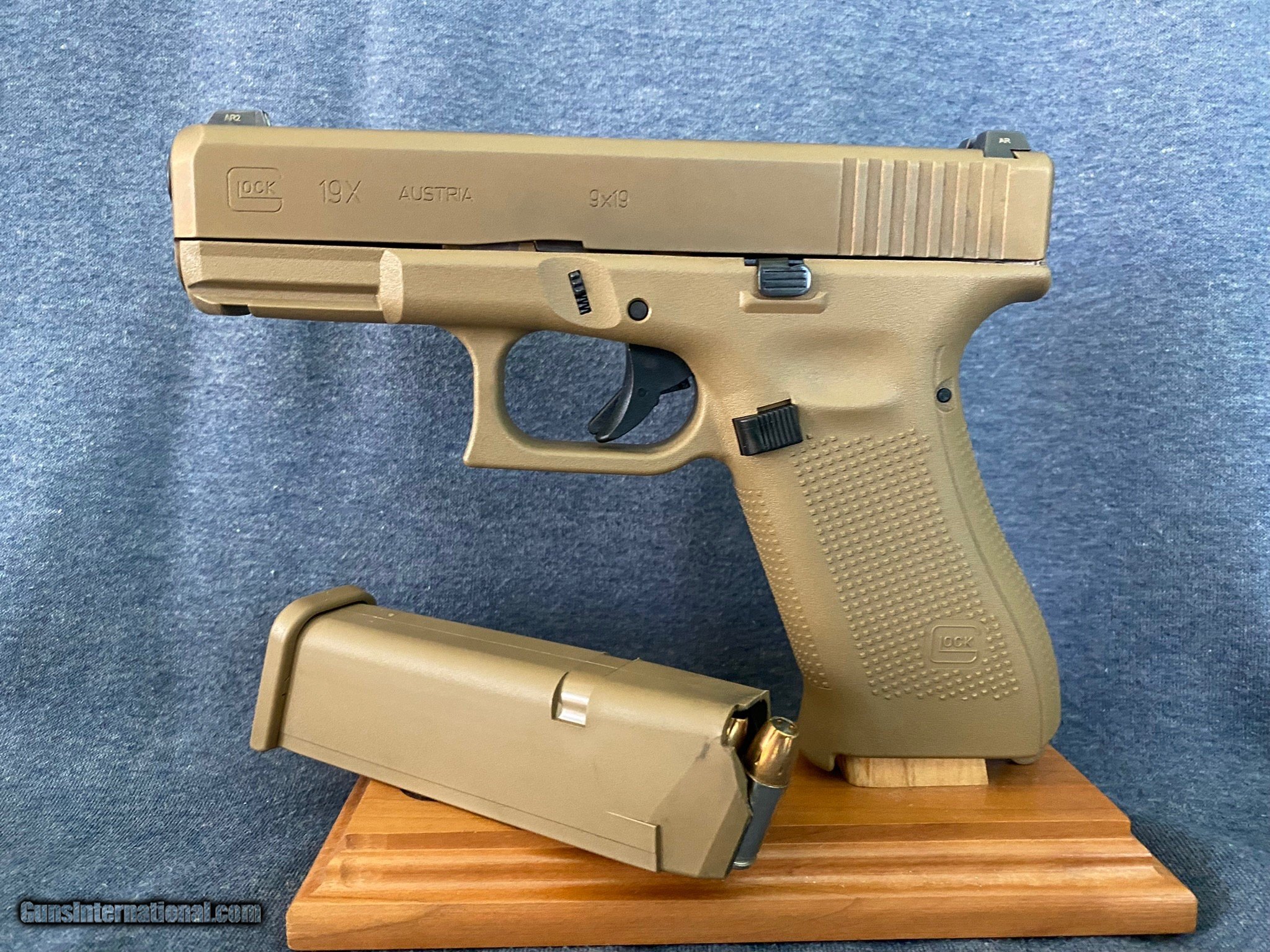 Almost brand new Glock 19X in FDE color in box with all extras