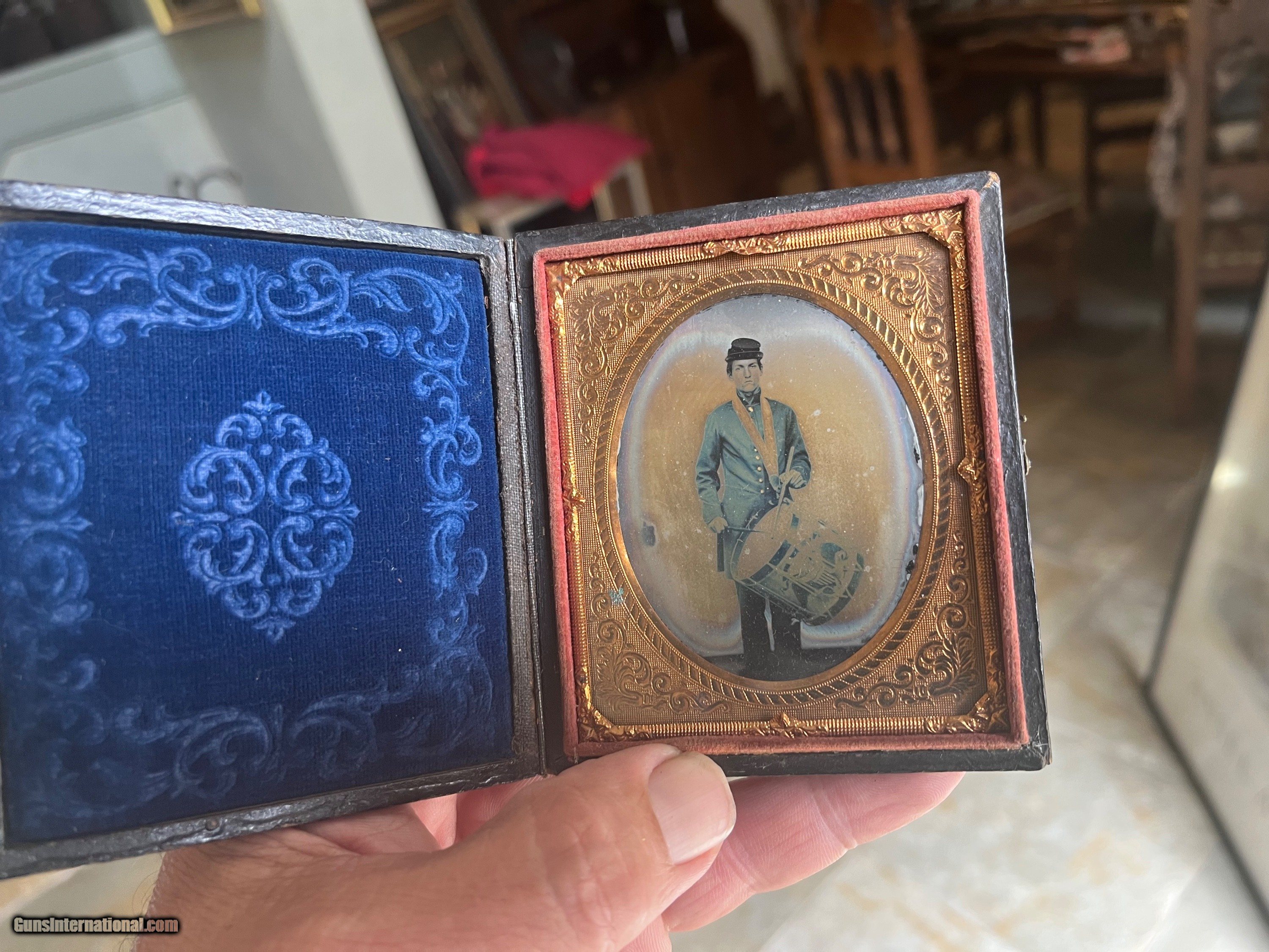Rare 1/6 plate US Civil War Drummer with eagle drum Ambrotype