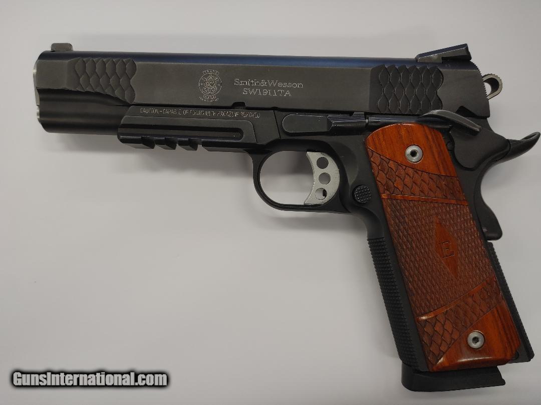 SMITH & WESSON SW1911 E SERIES WITH RAIL