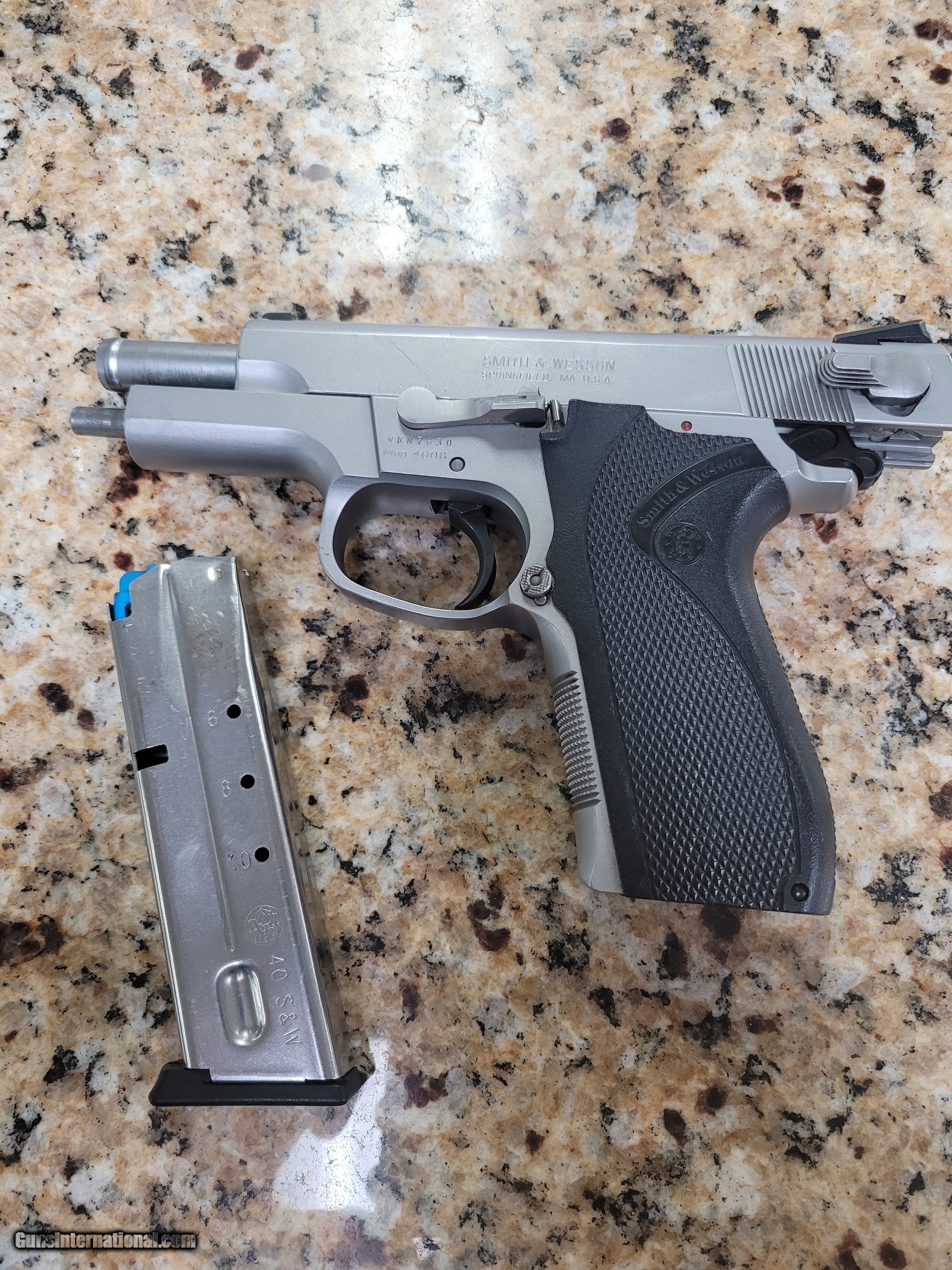SMITH & WESSON 4006