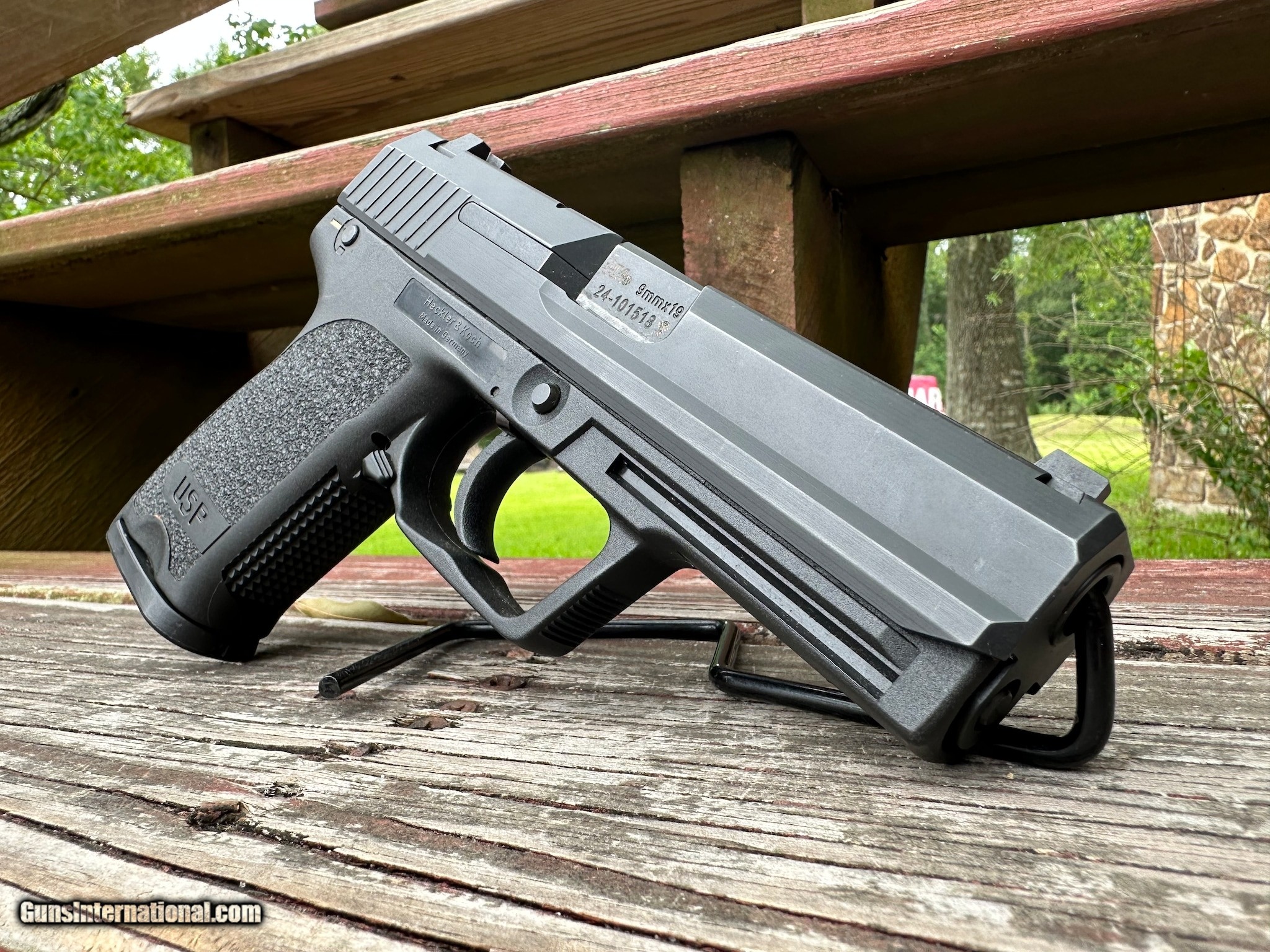 HECKLER & KOCH H&K USP 9MM w/ 2 Mags