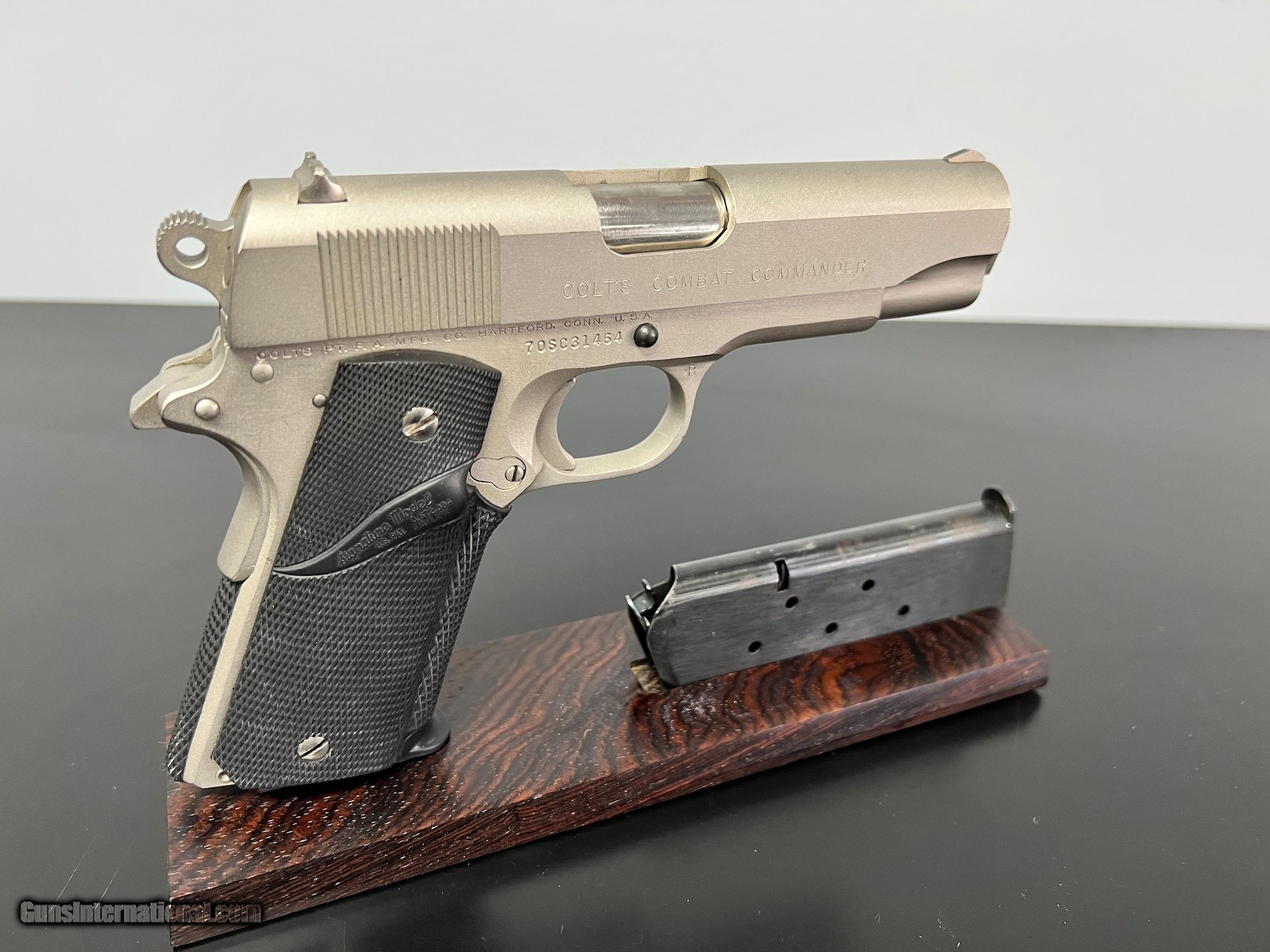 COLT 1911 COMBAT COMMANDER 45 AUTOMATIC