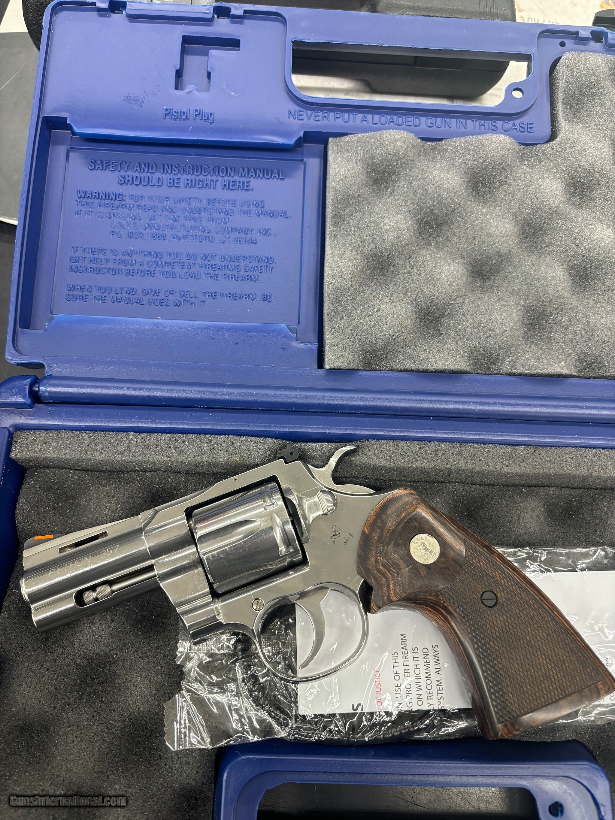COLT PYTHON 357 .38 SPECIAL/.357 MAGNUM COLT PYTHON 357 .38 SPECIAL/.357 MAGNUM