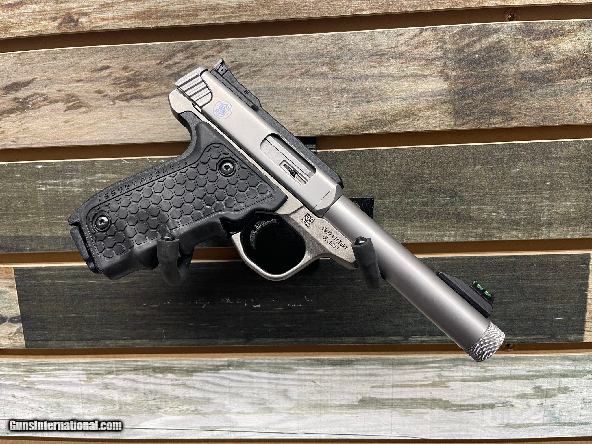 SMITH & WESSON SW22 VICTORY THREADED BARREL .22 LR