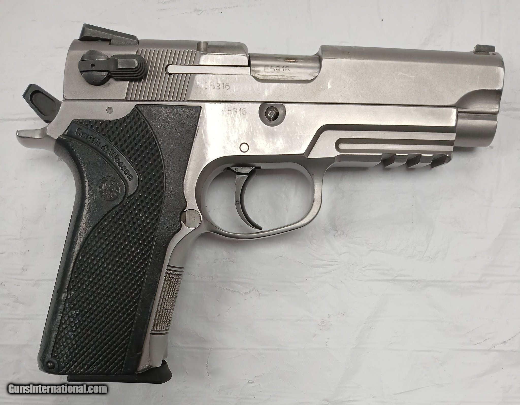 SMITH & WESSON Model 4006 TSW 40 Tactical .40 S&W