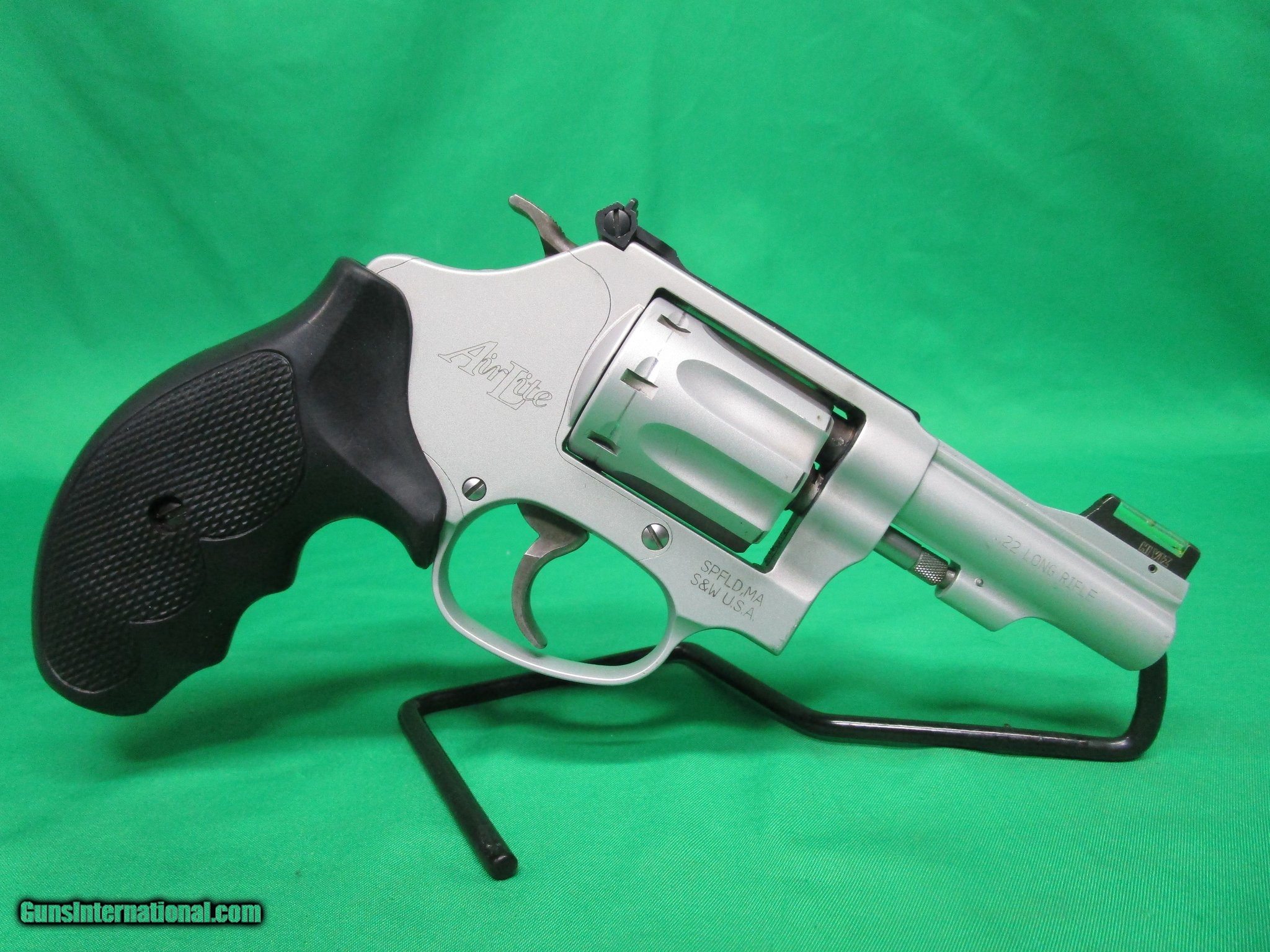 SMITH & WESSON 317 KIT GUN .22 LR