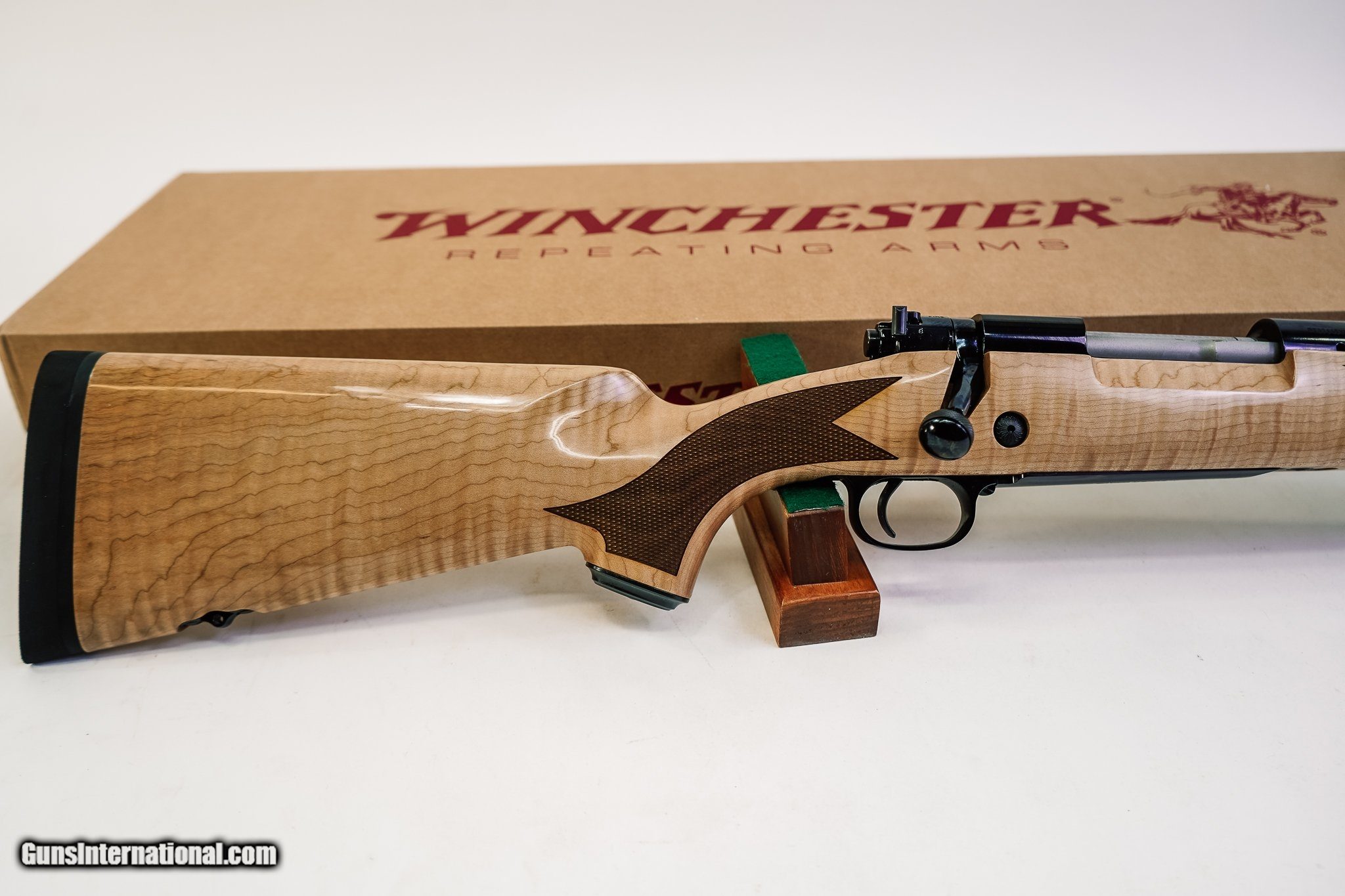 WINCHESTER MODEL 70 SUPER GRADE MAPLE .264 WIN MAG