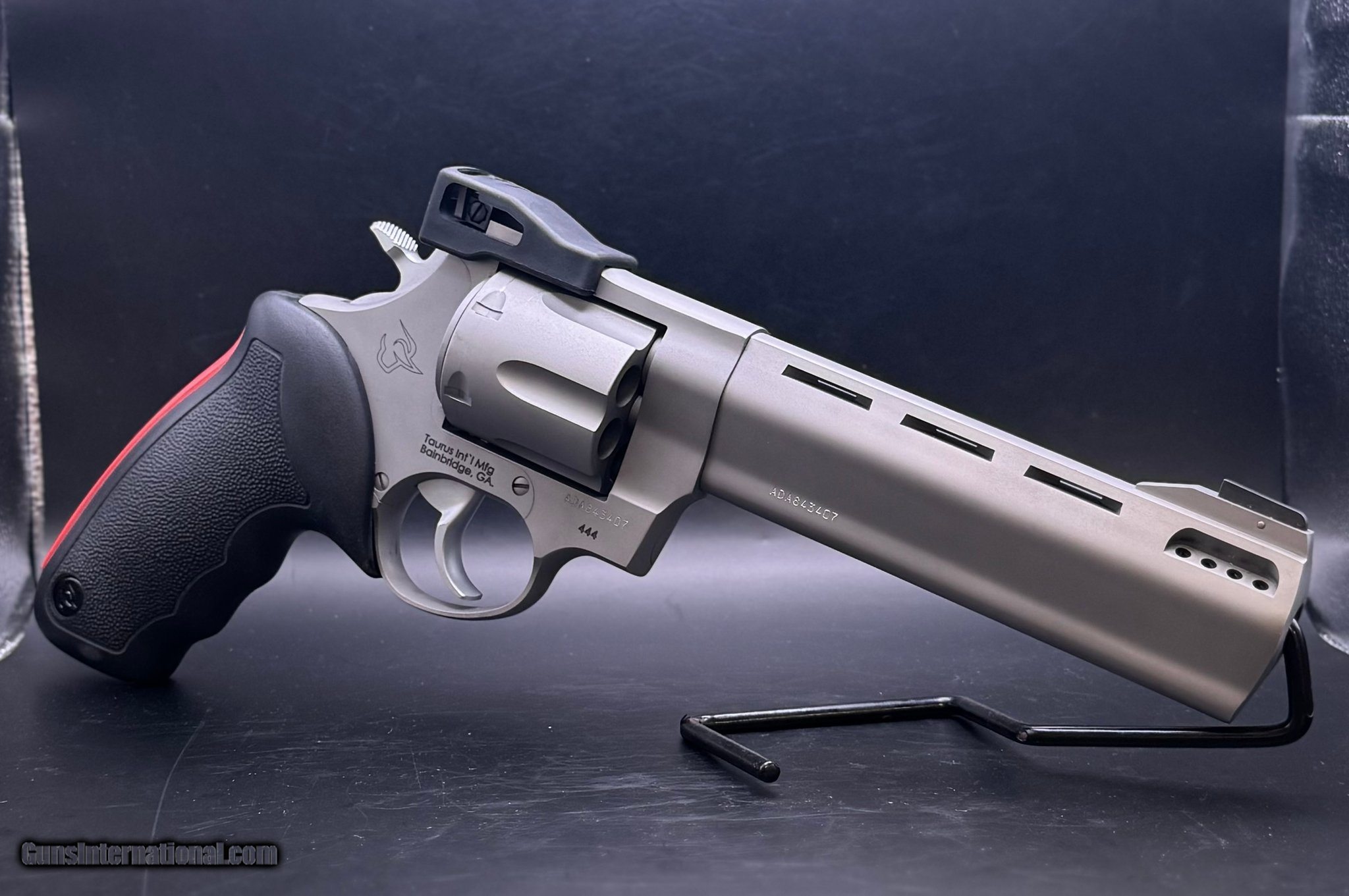 TAURUS 444 RAGING BULL .44 MAGNUM