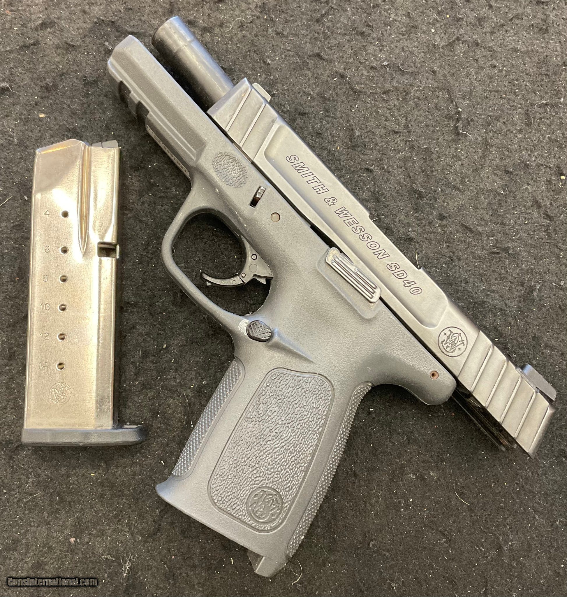 SMITH & WESSON SD40 .40 S&W for sale