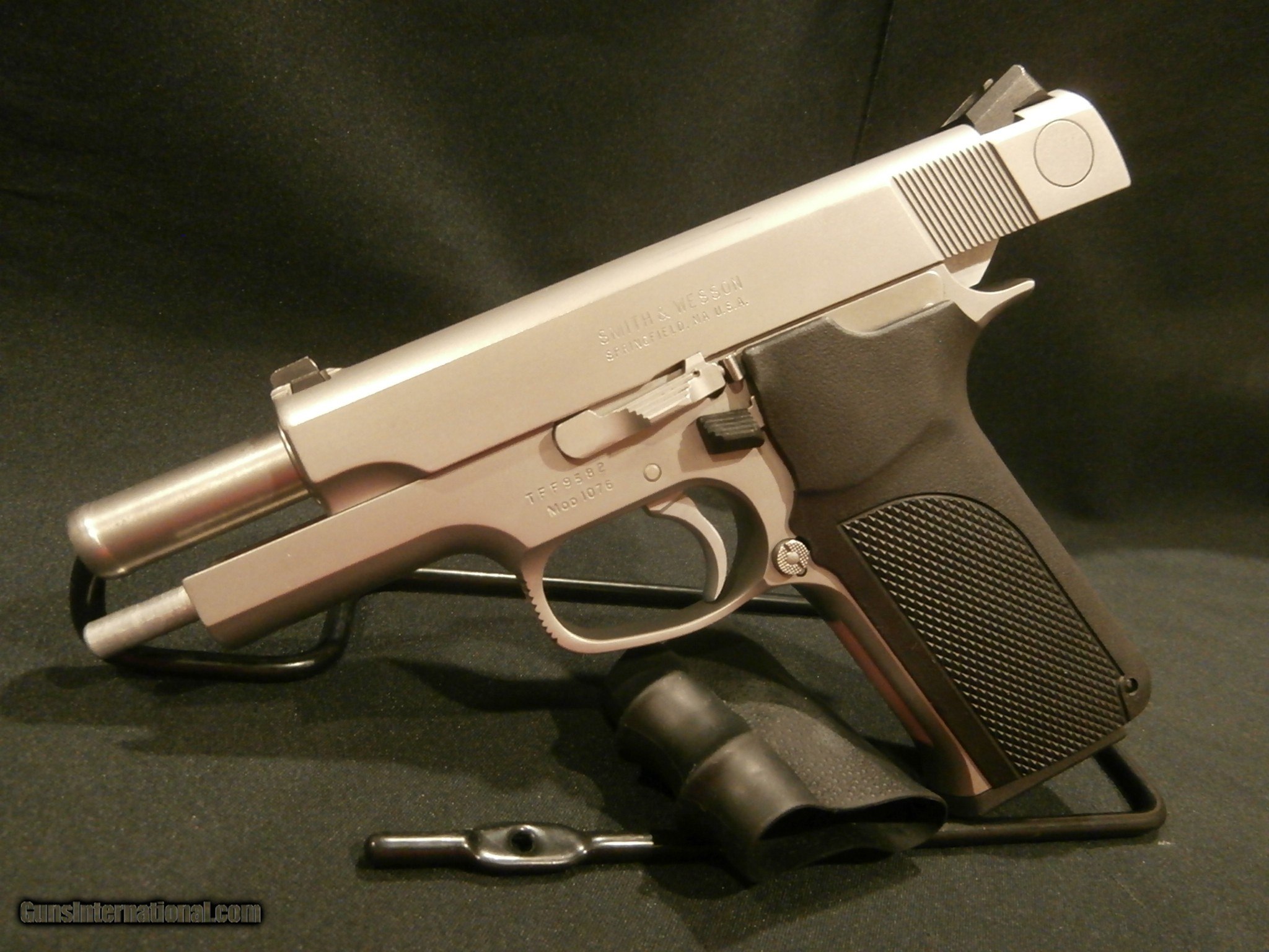 SMITH & WESSON MODEL 1076 10MM S&W M1076 S&W 10MM S&W M1076 10MM S&W ...