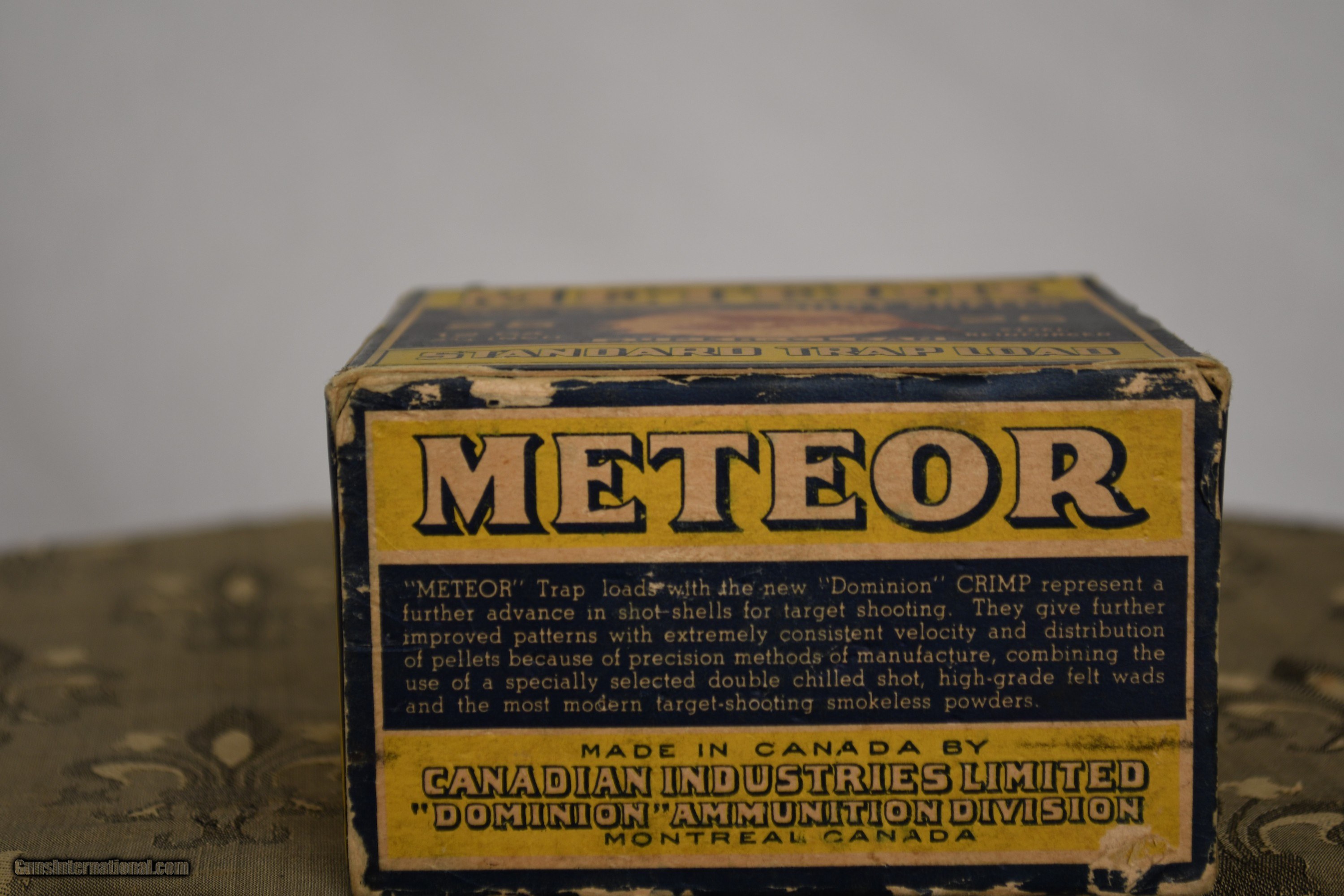 FULL BOX OF VINTAGE 12 GAUGE METEOR TRAP LOADS