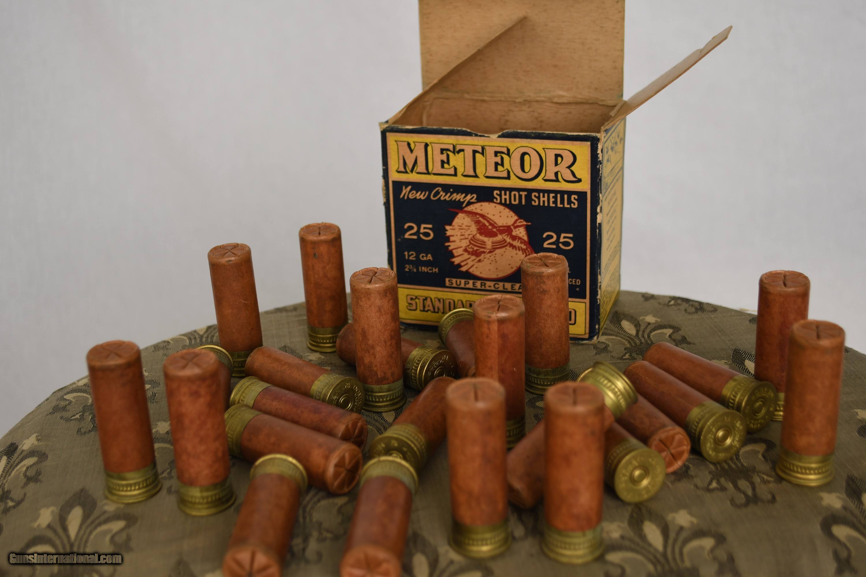FULL BOX OF VINTAGE 12 GAUGE METEOR TRAP LOADS