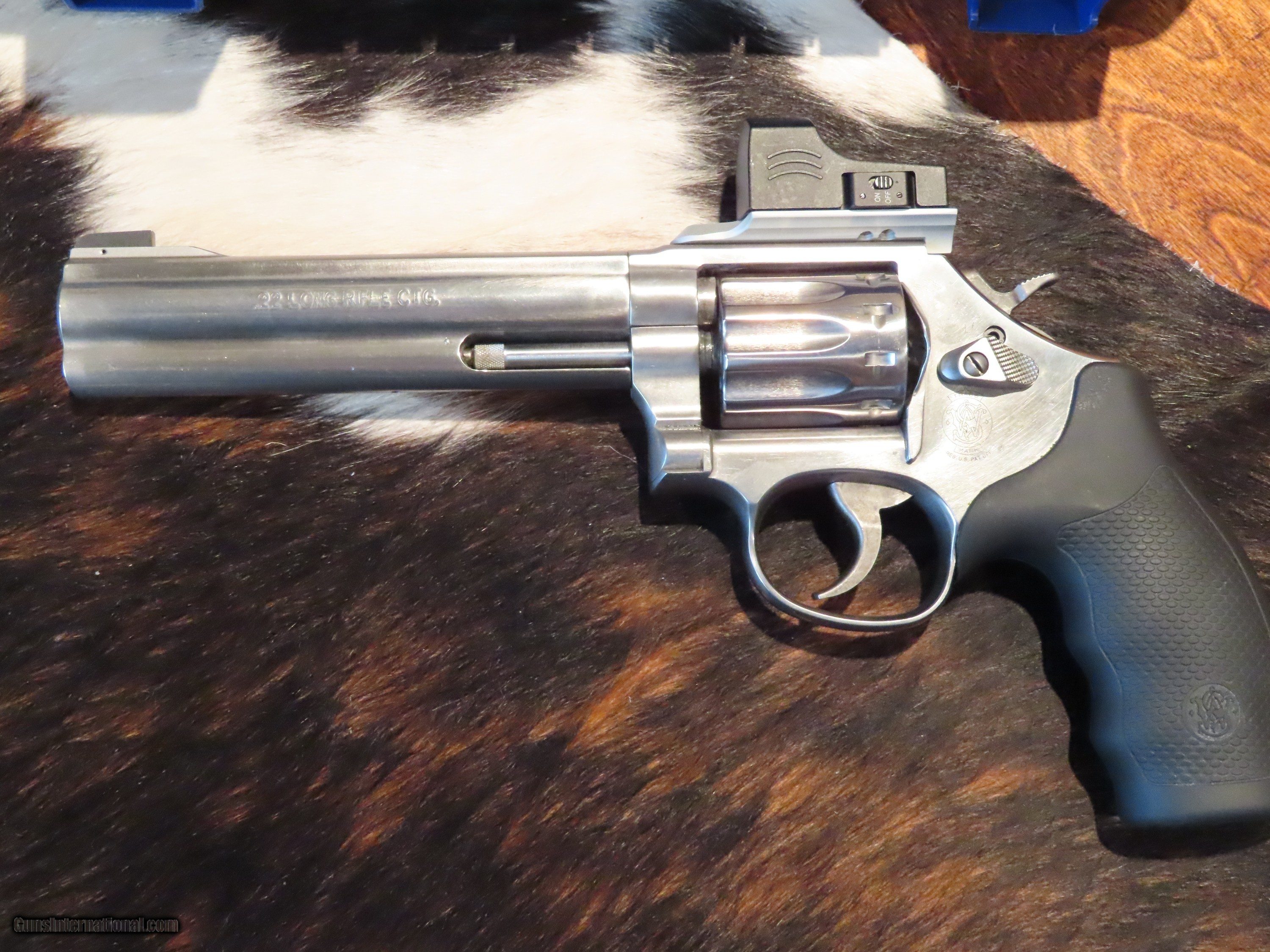 SMITH & WESSON 617-6 .22