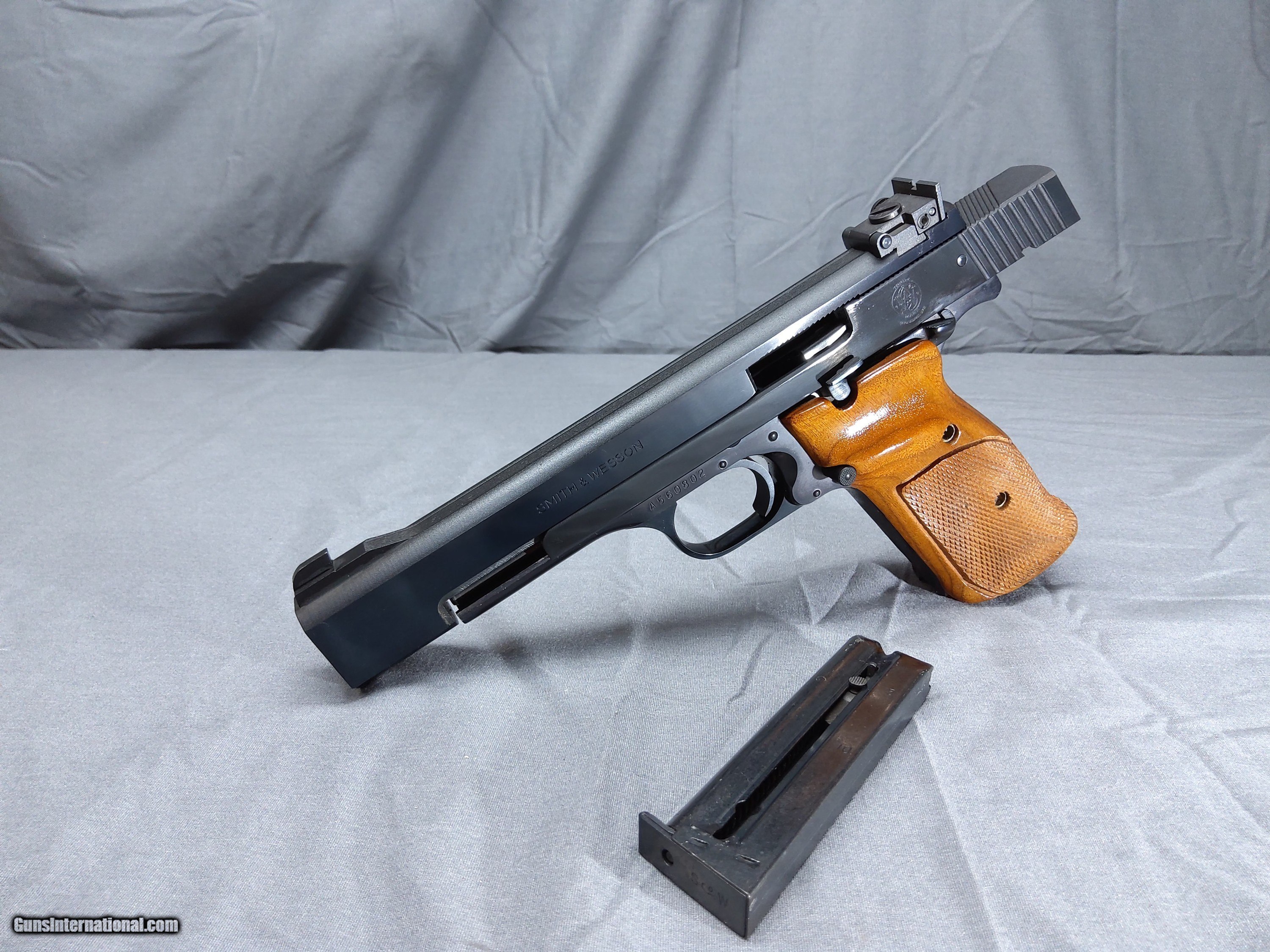 Smith & Wesson model 41 5.5 in heavy barrel vintage