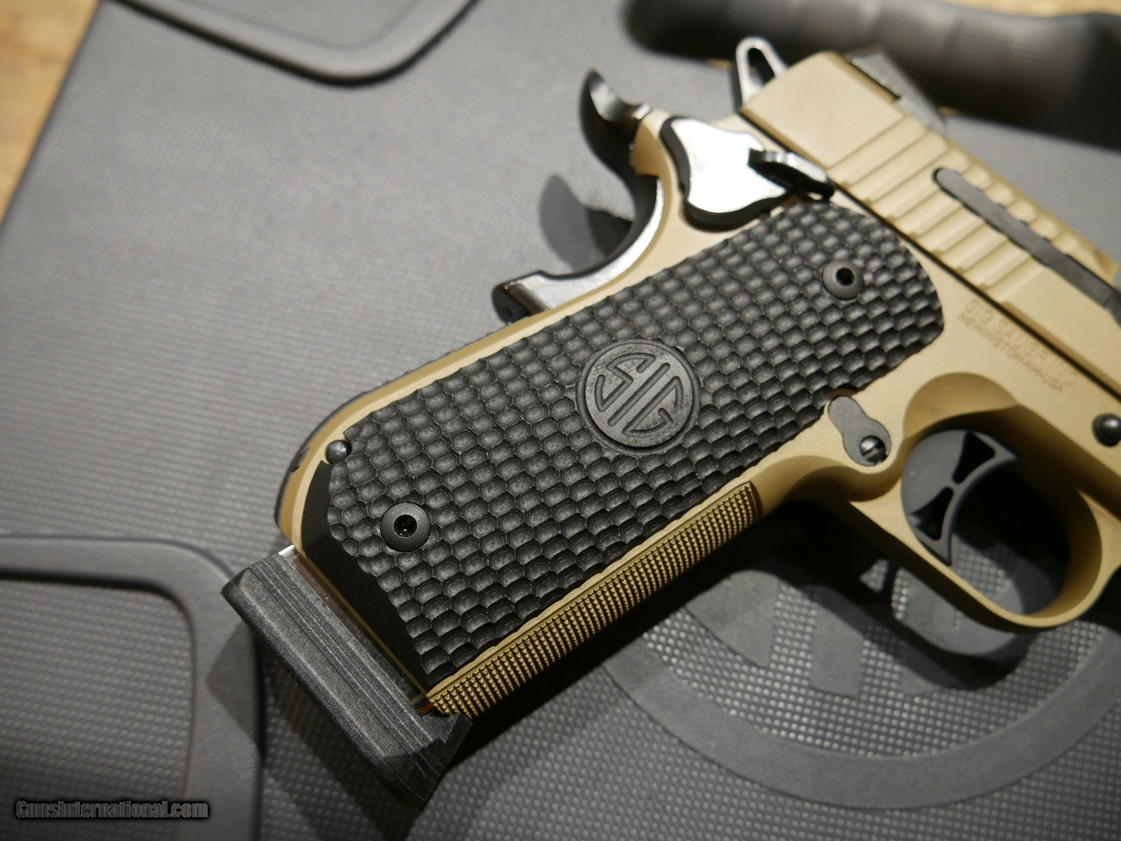 Sig Sauer 1911 Fastback Emperor Scorpion Carry .45ACP