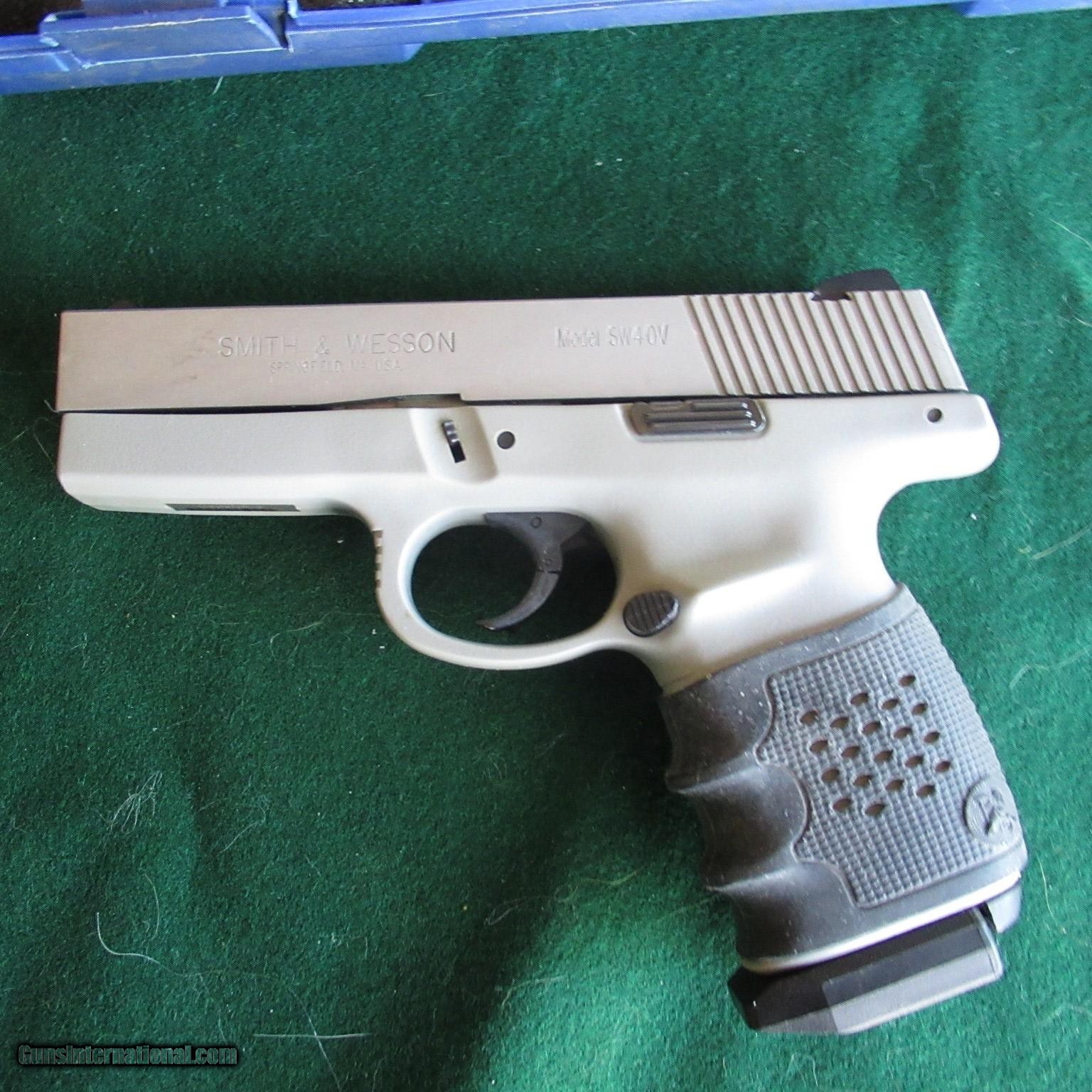 S&W SIGMA 40S&W with Ammo, cases & Holster for sale