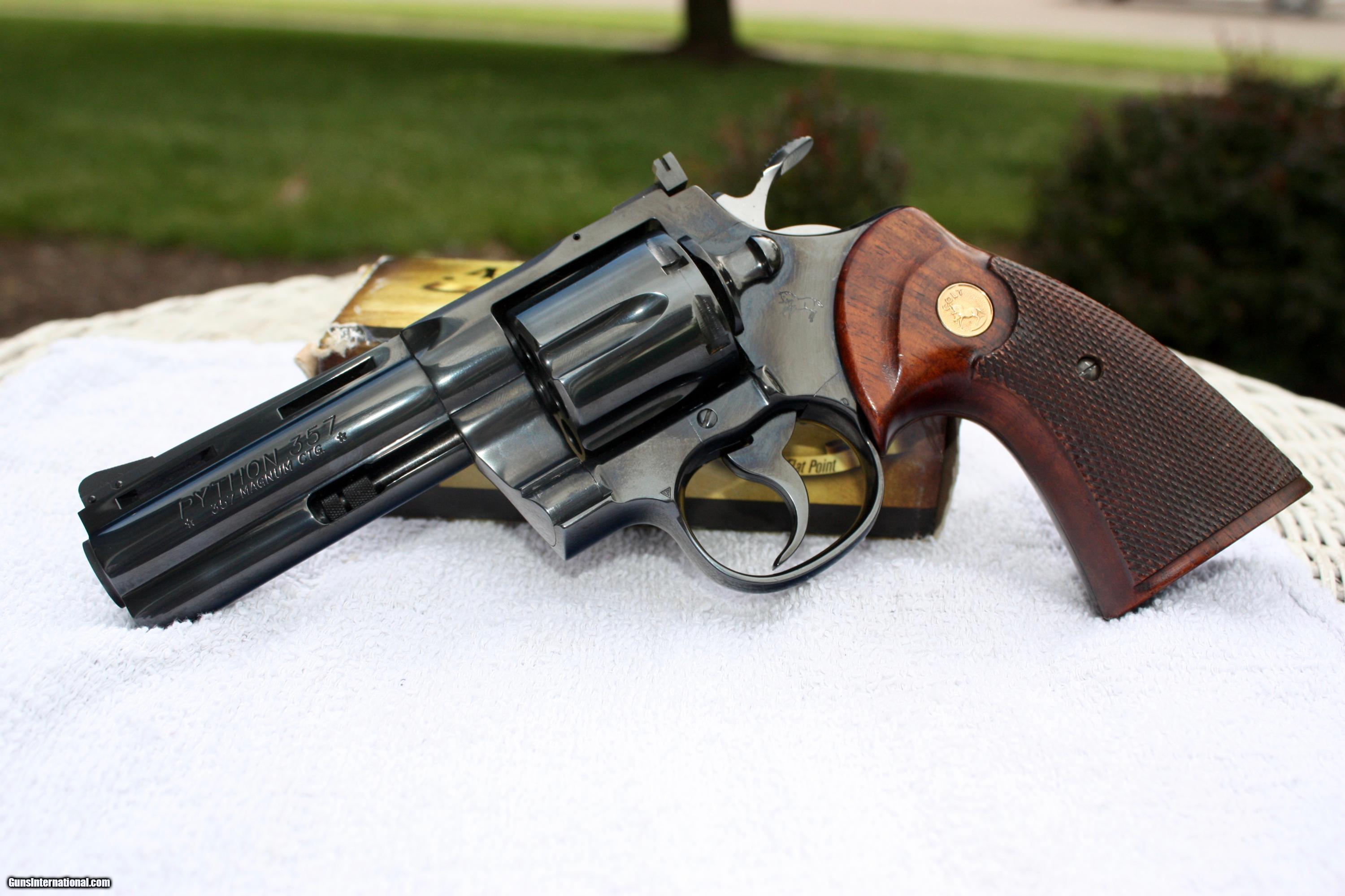 Colt Python 4" Blue Beautiful! Manufacture 1977