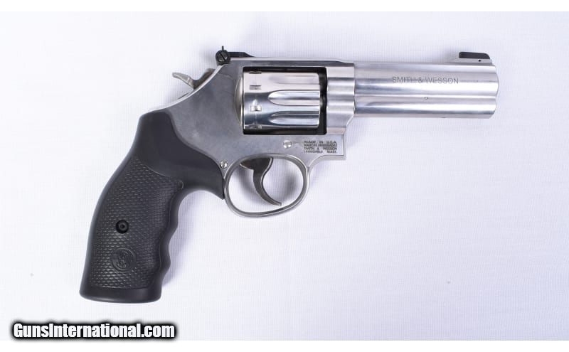 Smith & Wesson ~ 617-6 ~ .22LR