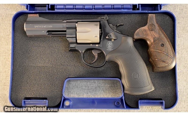 Smith & Wesson ~ Model 329PD Airlite ~ .44 Rem. Mag.