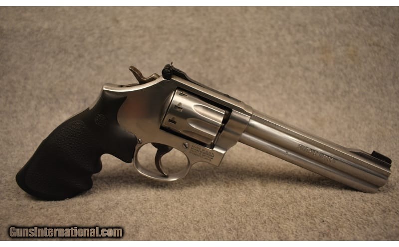 Smith & Wesson ~ 617-6 ~ .22 Long Rifle