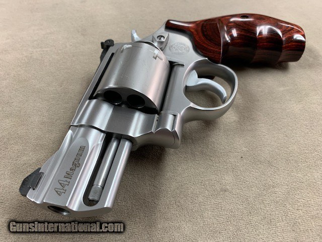 S&W Mod 629-5 Lew Horton Performance Center 2.5 Inch - about perfect