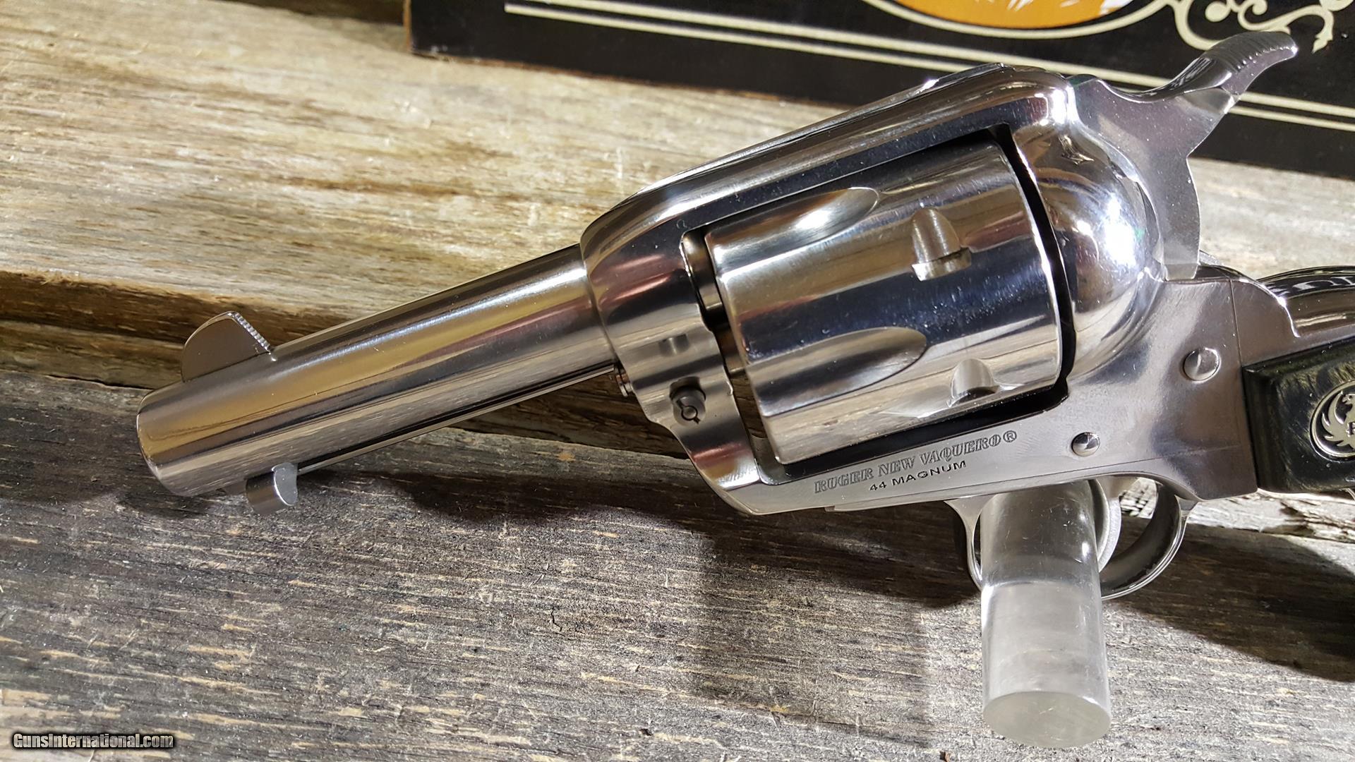 Ruger New Vaquero Birdshead 44 MAG New