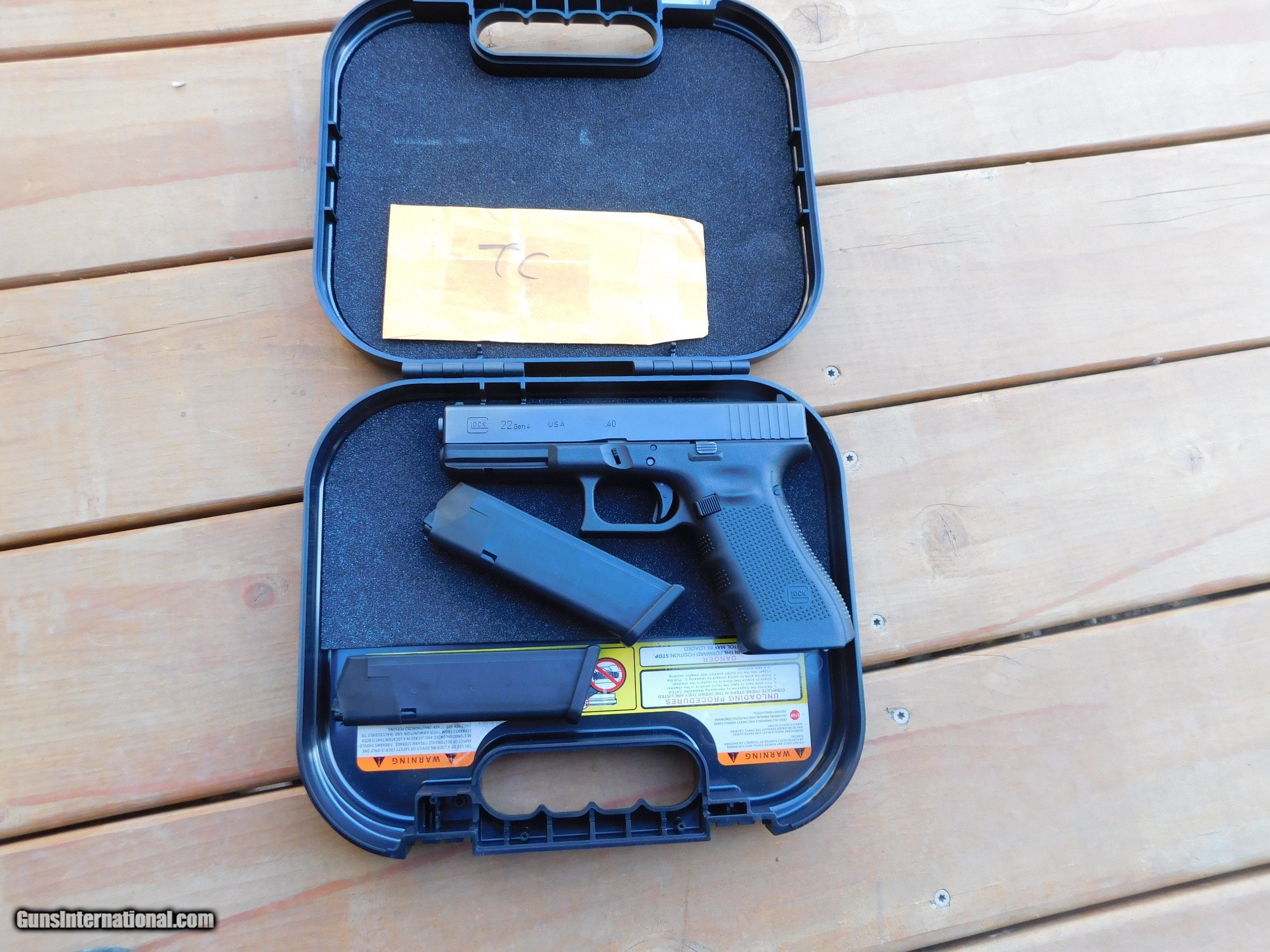 Glock Model 22 Gen 4 Cal 40 Near New Cond in correct box with extra 15 ...