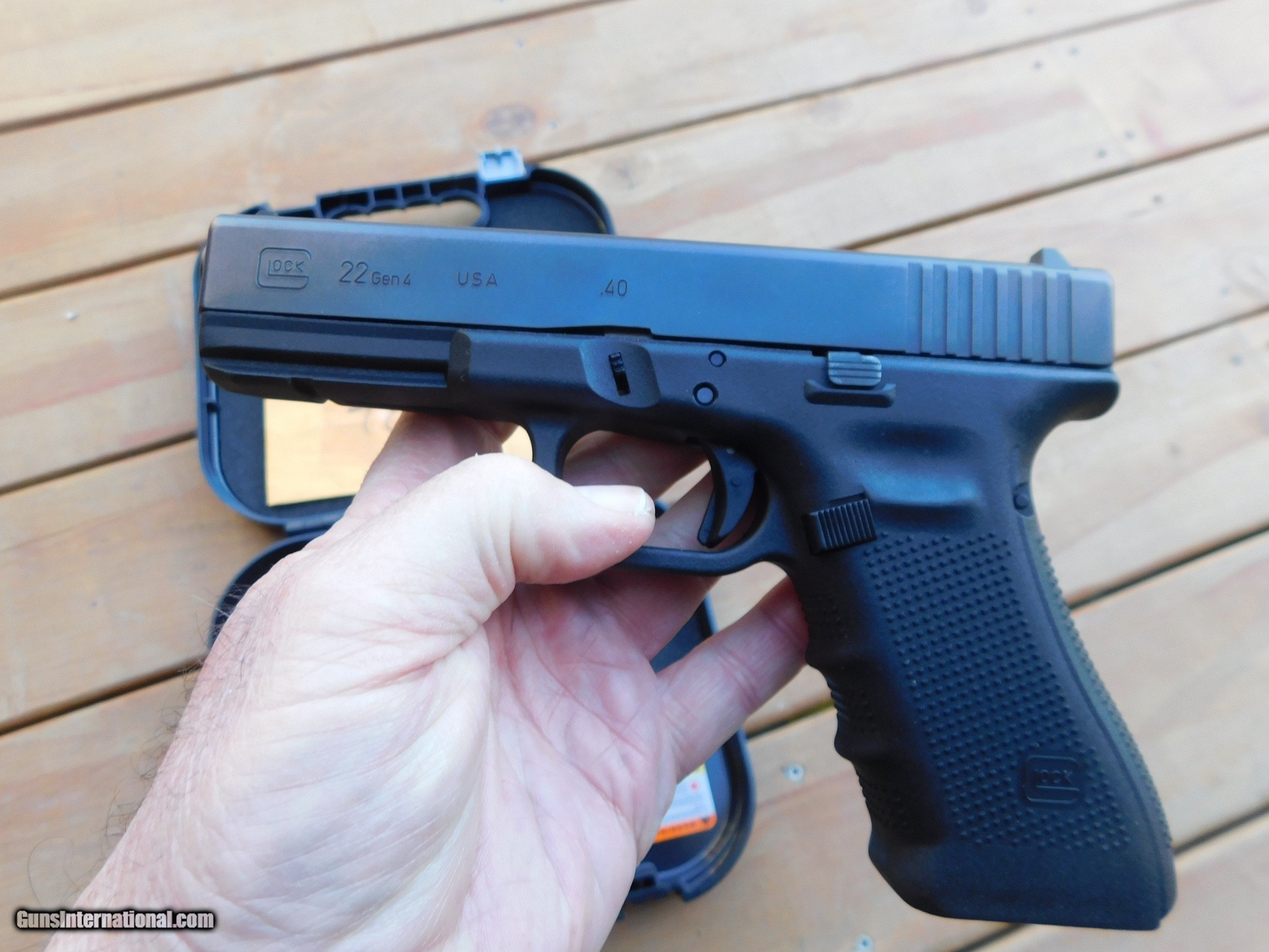 Glock Model 22 Gen 4 Cal 40 Near New Cond in correct box with extra 15 ...