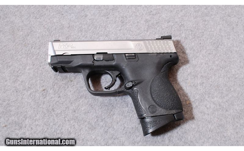Smith & Wesson ~ M&P 40c ~ .40 S&W