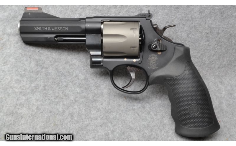 Smith & Wesson Model 329PD AirLite .44 Magnum