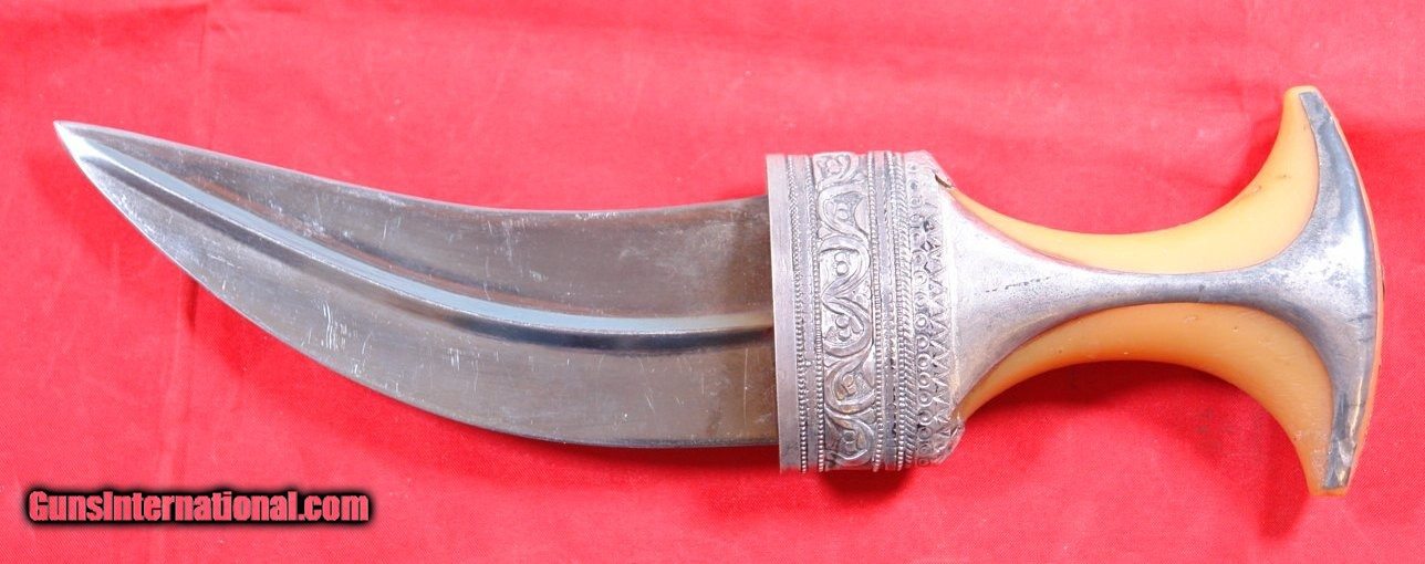 SILVER MOUNTED OMANI JAMBIYA CIRCA EARLY 1900’S.