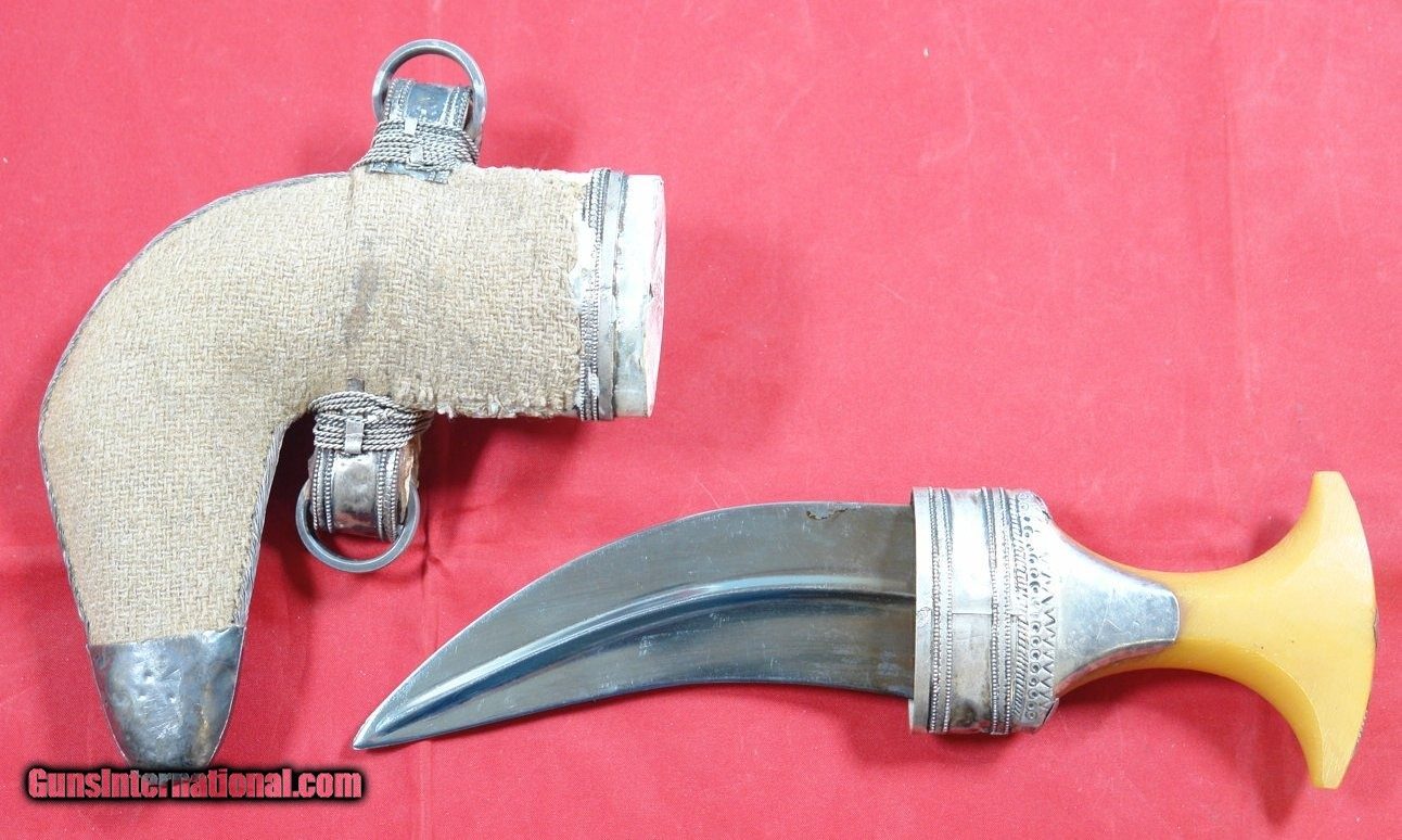 SILVER MOUNTED OMANI JAMBIYA CIRCA EARLY 1900’S.
