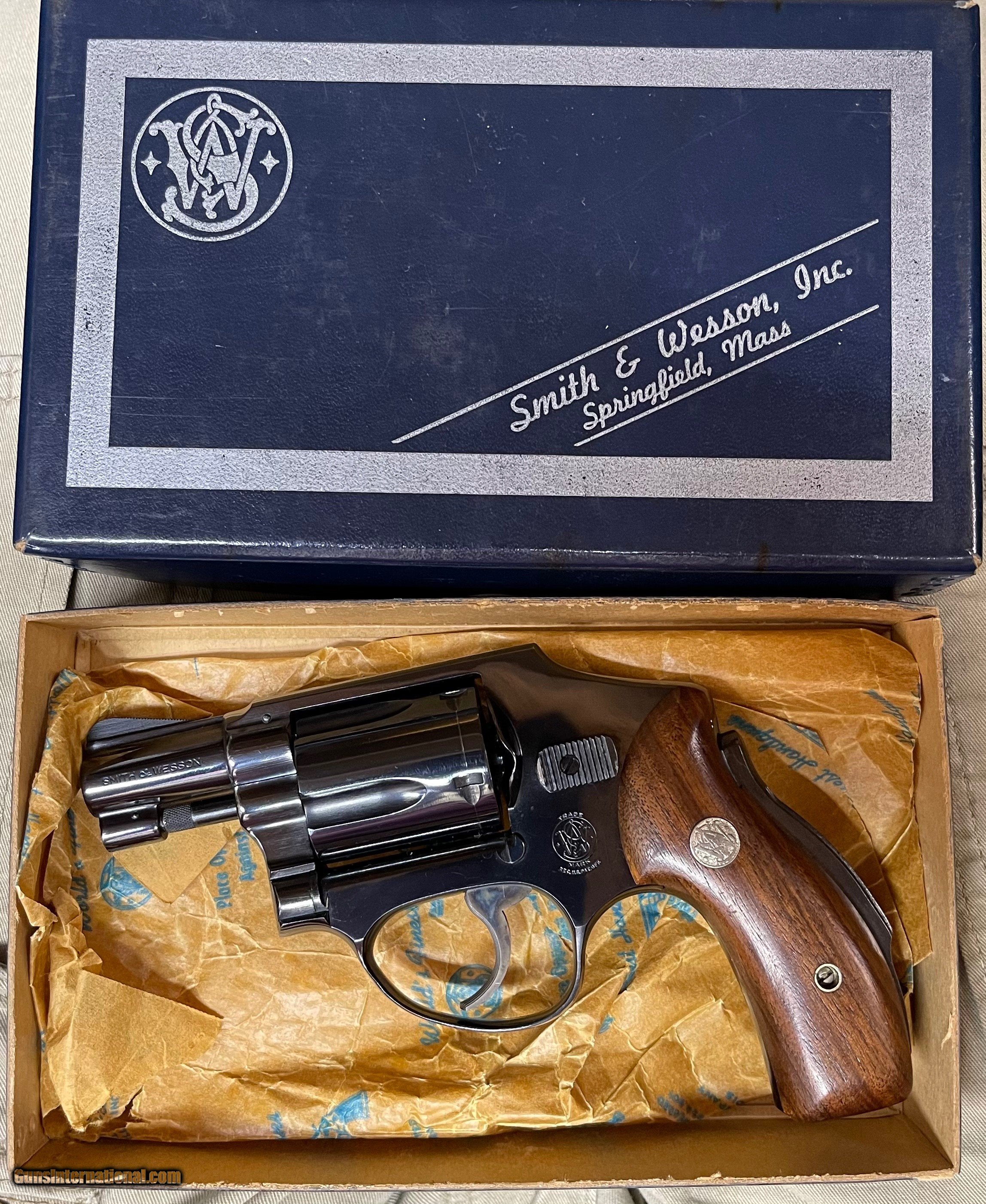 Smith and Wesson 40 Centennial (flat latch) Smith and Wesson 40 Centennial (flat latch)