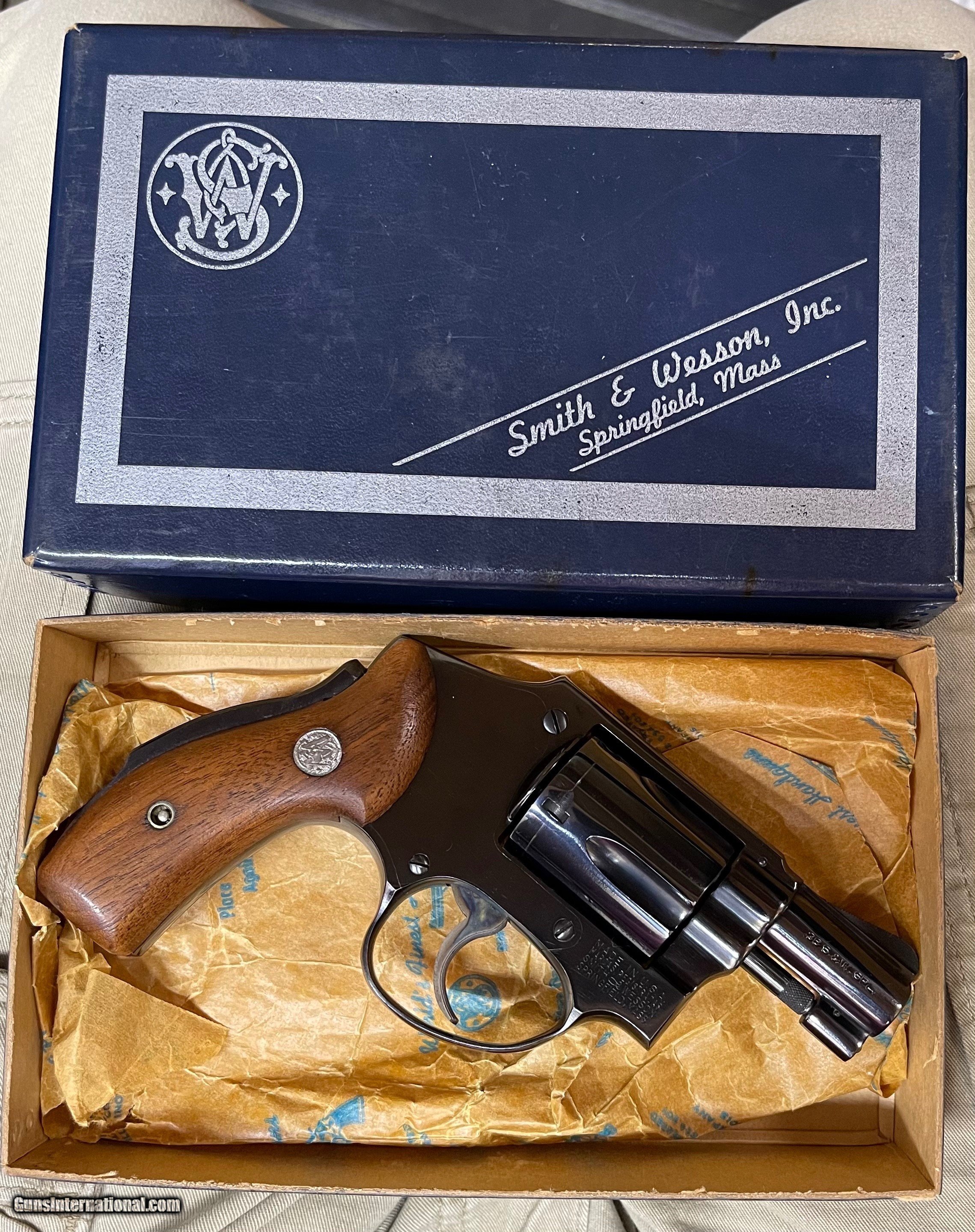 Smith and Wesson 40 Centennial (flat latch) Smith and Wesson 40 Centennial (flat latch)