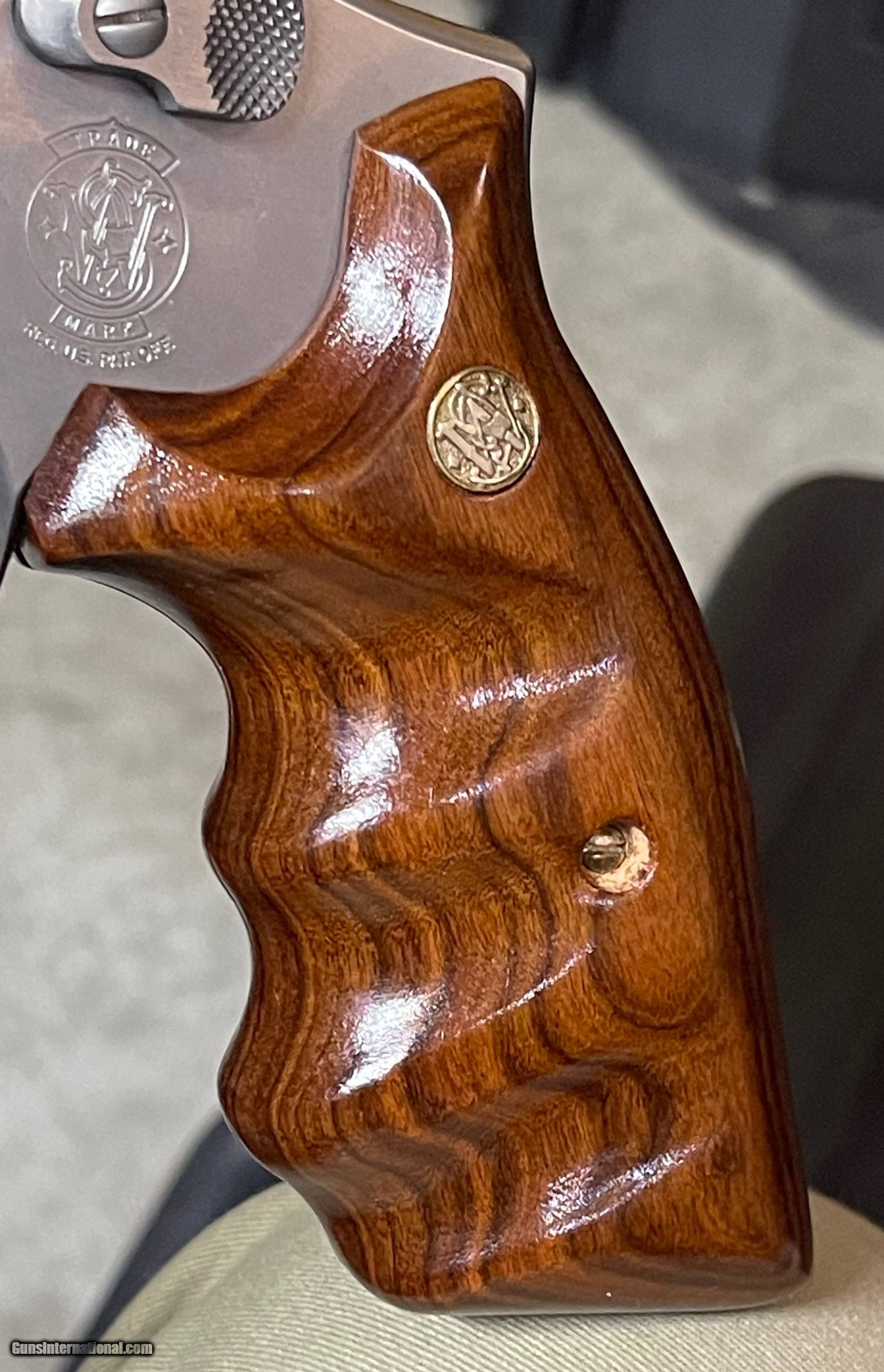 Smith and Wesson 617 (6 in, combats)