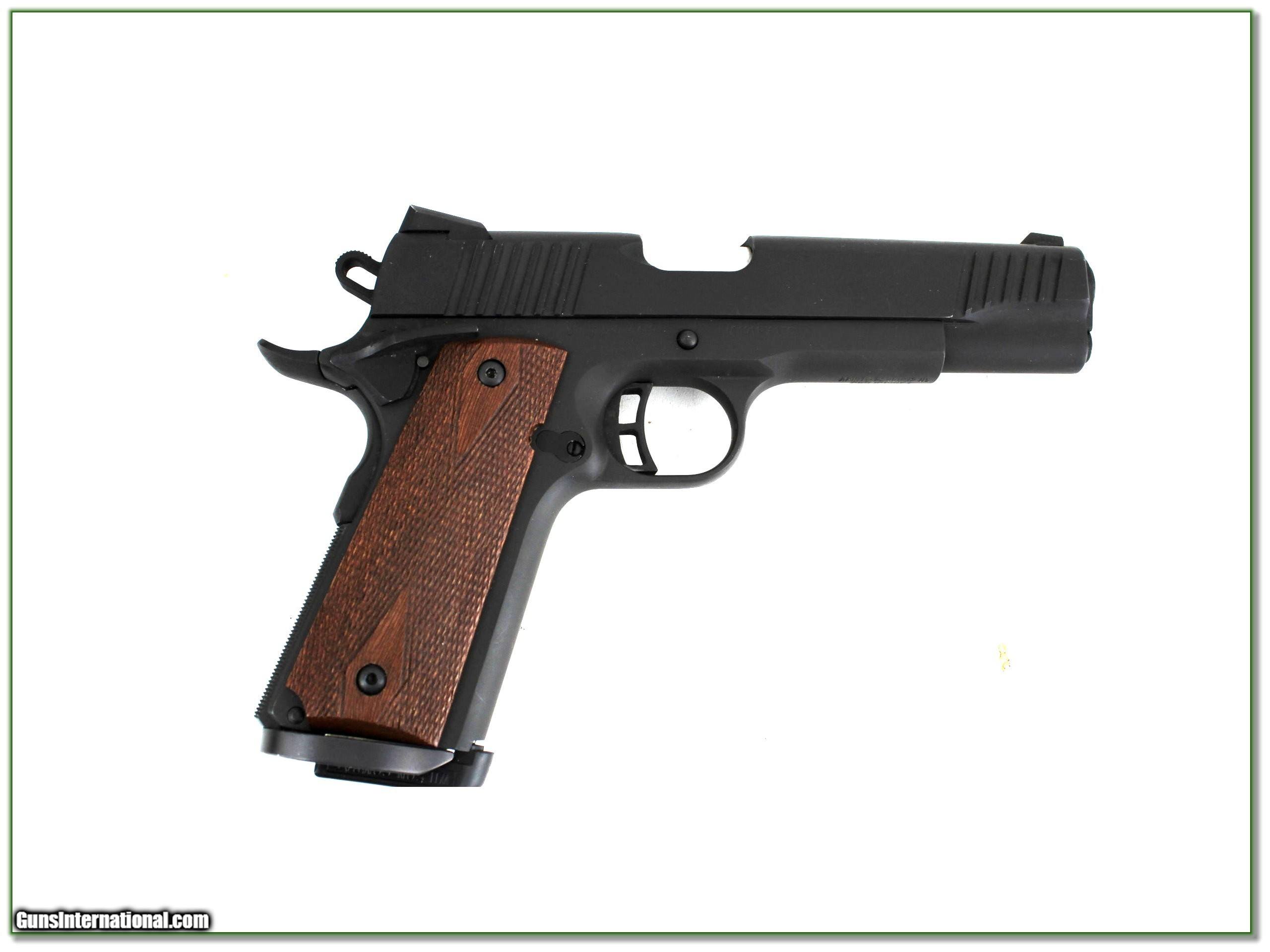 Citadel M1911 45 ACP in case 3 magazines!