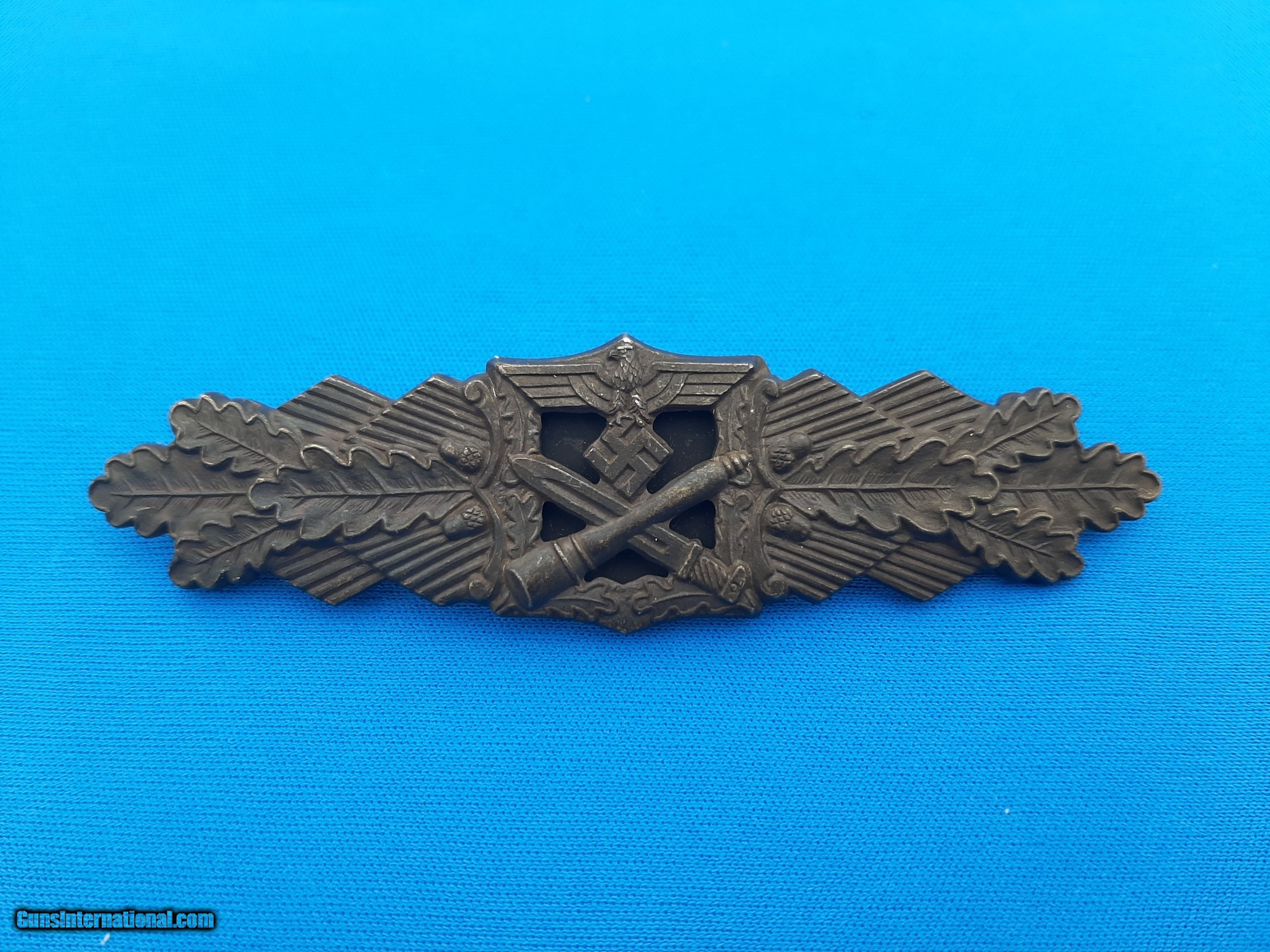 German WW2 Close Combat Clasp Maker F.&B.L.