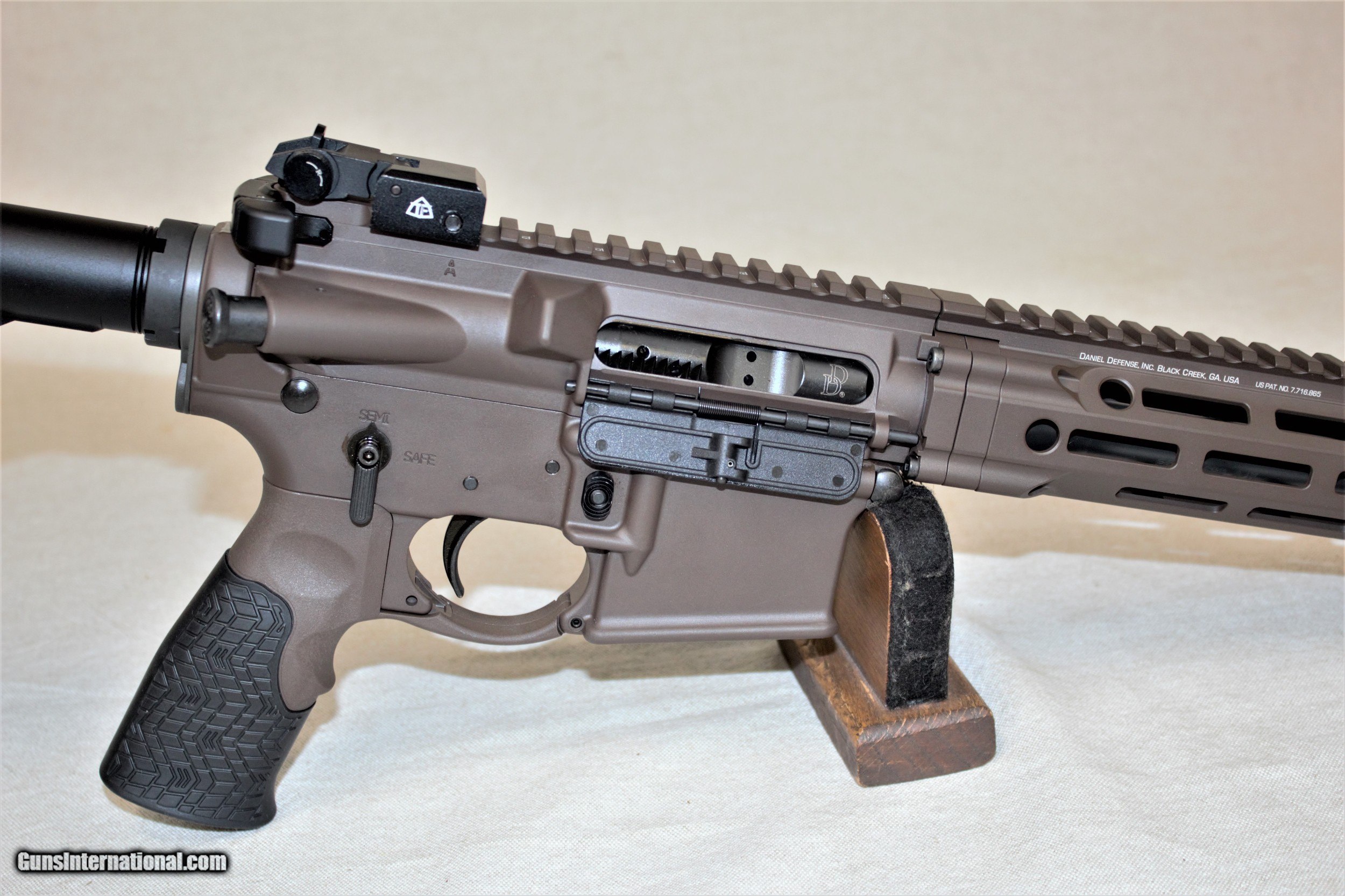 Daniel Defense DDM4 V7P chambered in 5.56mm w/ 10.3" Barrel ** Flip-Up ...