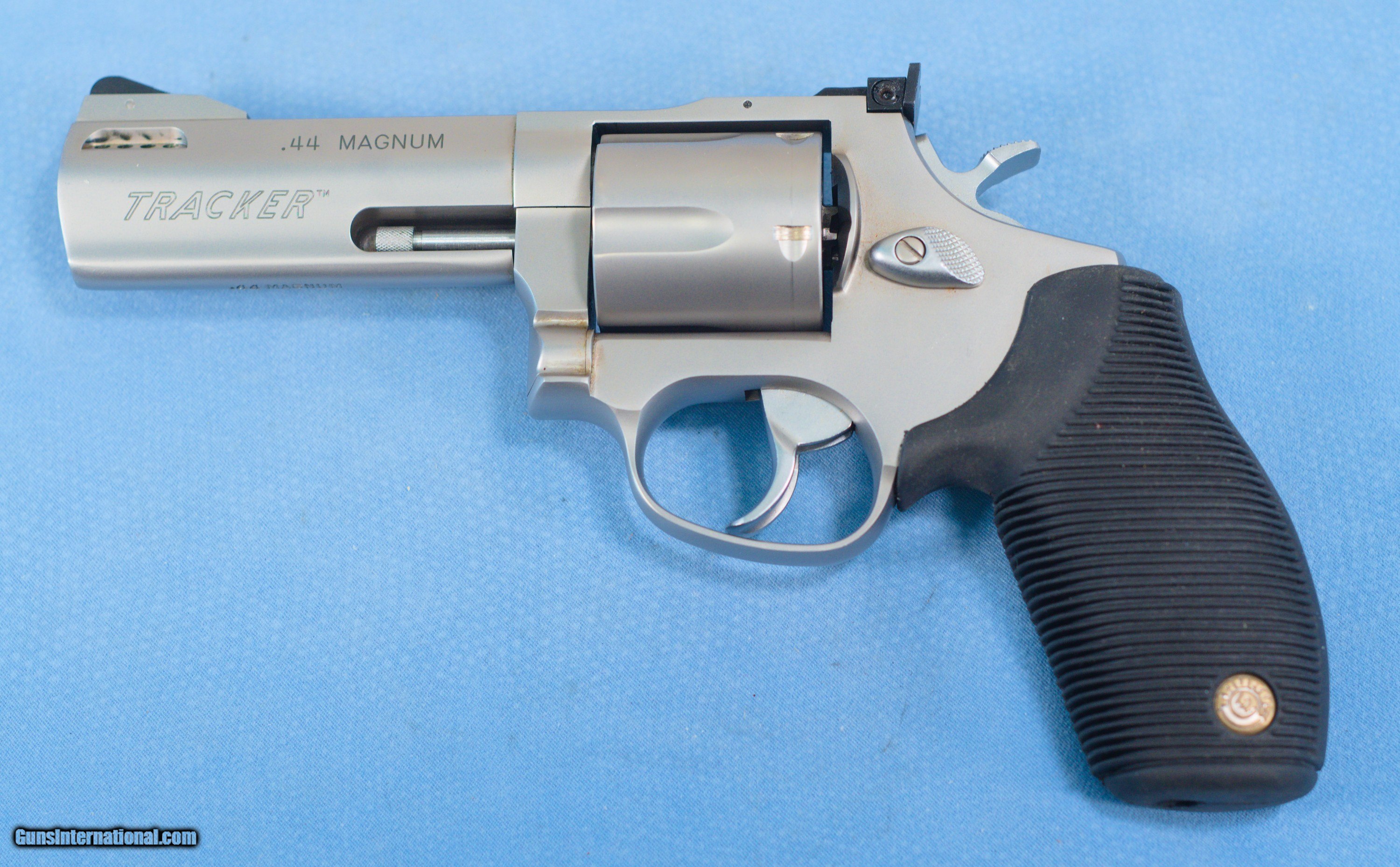 Taurus Tracker Revolver in .44 Magnum **Box - Ported**